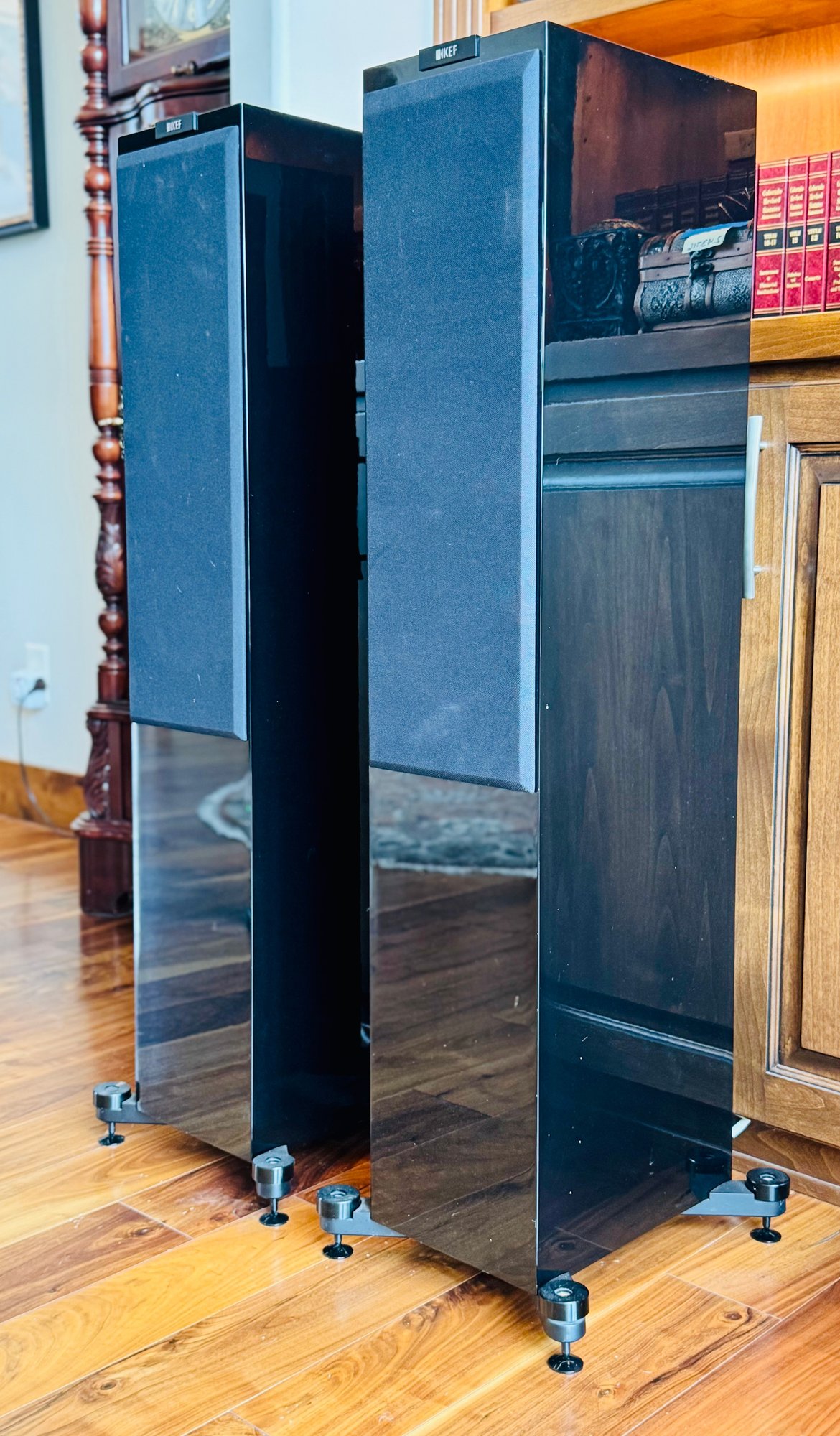 Pair Of KEF R700 -tower Speakers #243718 | Auctionninja.com