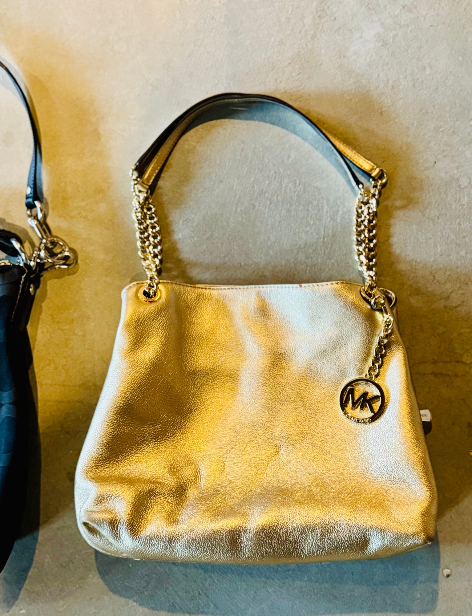 Michael Kors And Coach Shoulder Bags #245695 | Auctionninja.com
