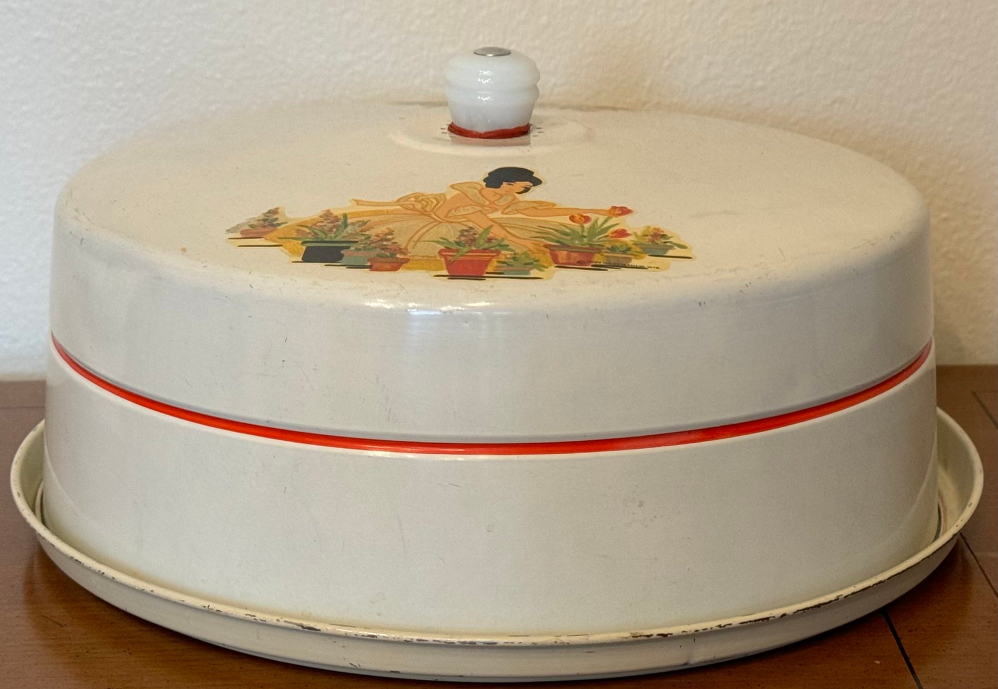 Vintage Depression Metal Cake Pan W/ Lid #189929 | Auctionninja.com