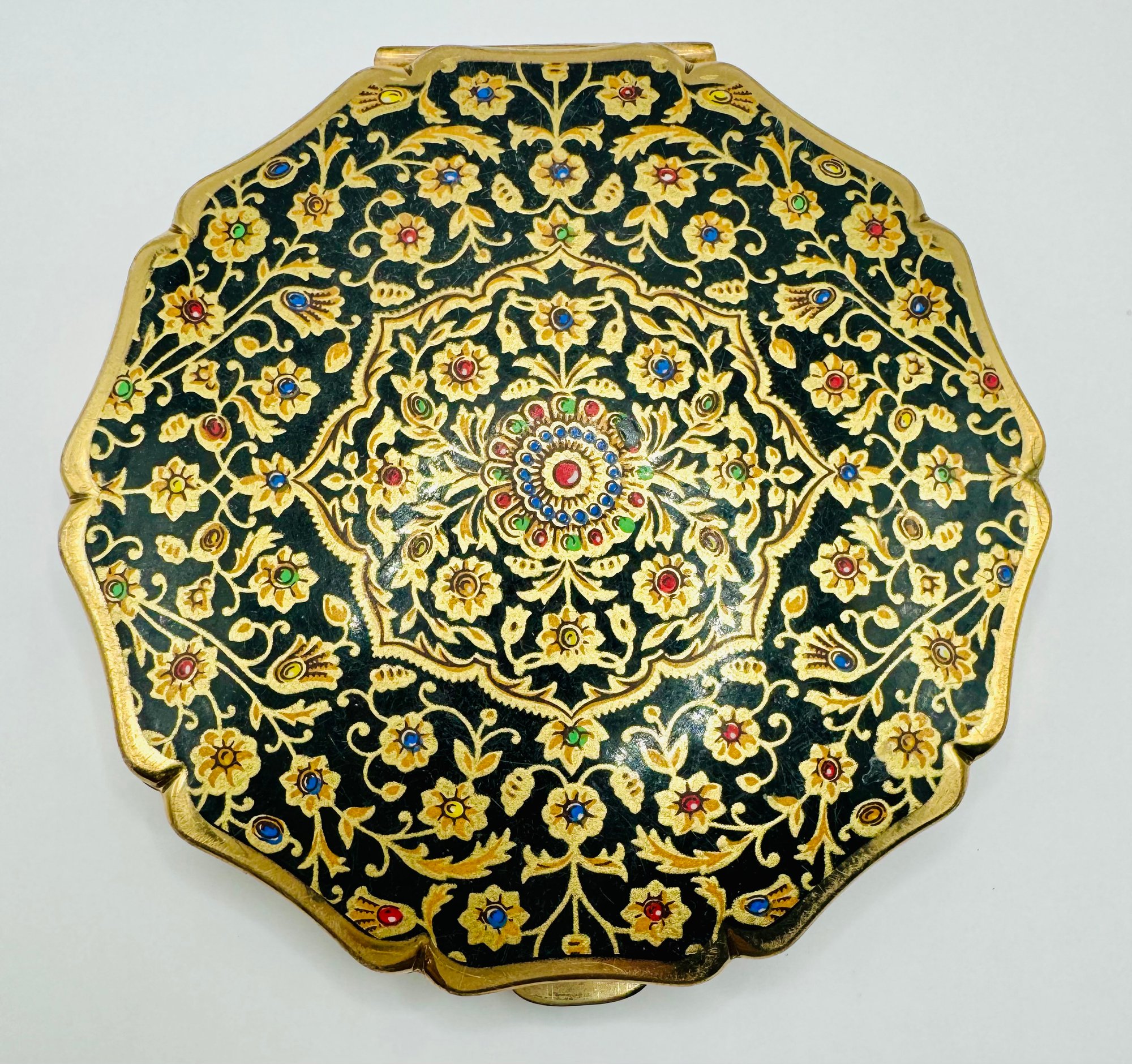 Vintage Stratton Floral Decagon Compact #201721 | Auctionninja.com