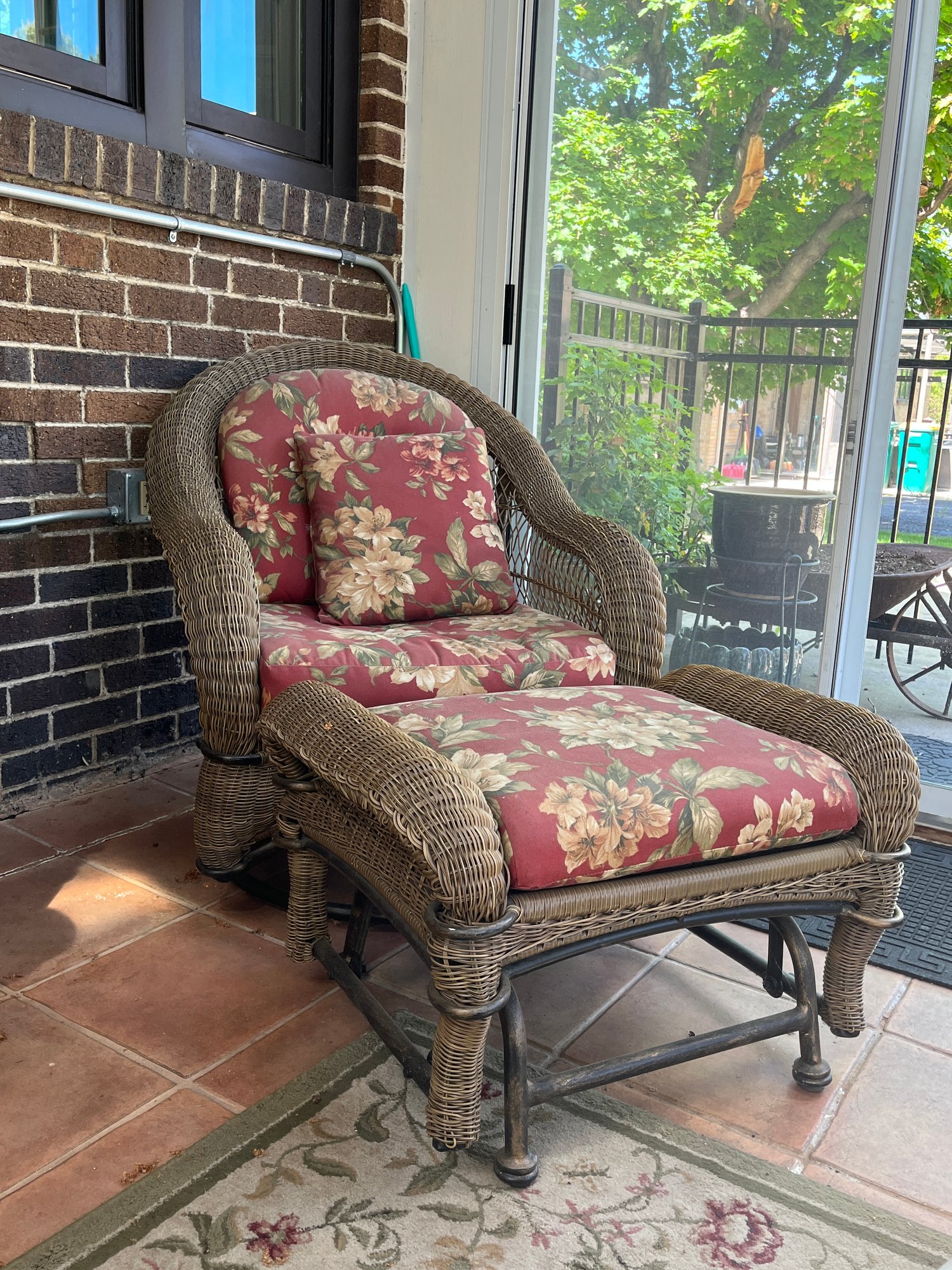 Outdoor Wicker Rotating Chair & Ottoman With Floral Pattern 1 Of 2 ...