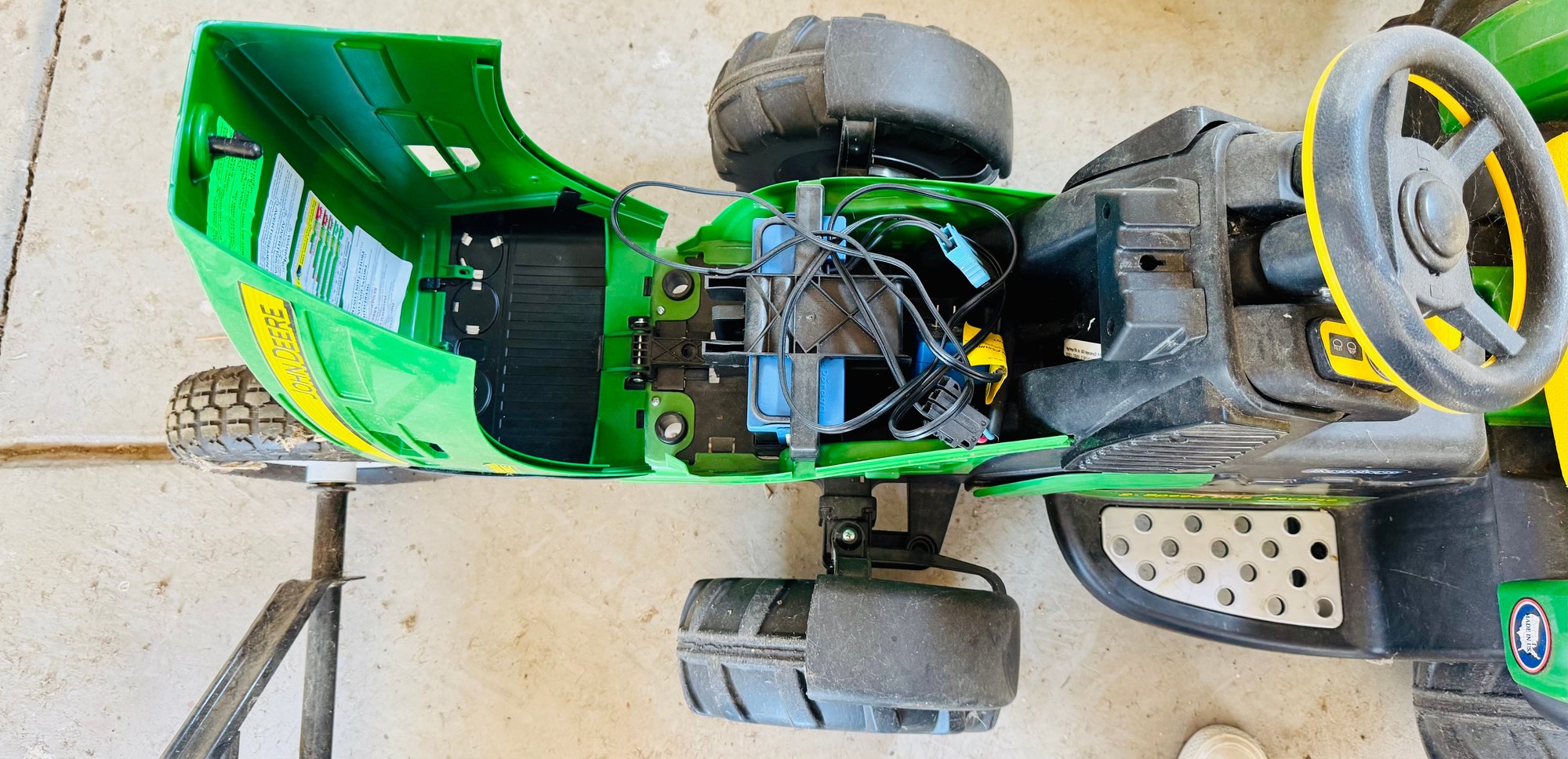 Peg Perego John Deere Ground Force Battery Operated Tractor For Kids ...