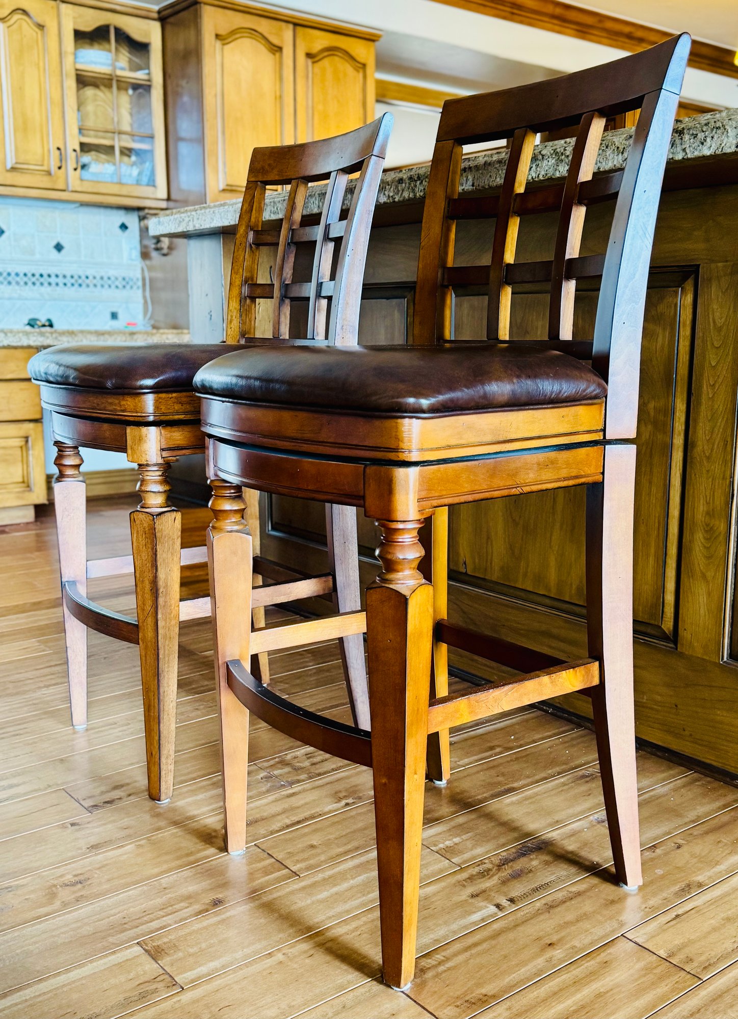 Frontgate Napa Swivel Bar And Counter Stools #217342 | Auctionninja.com