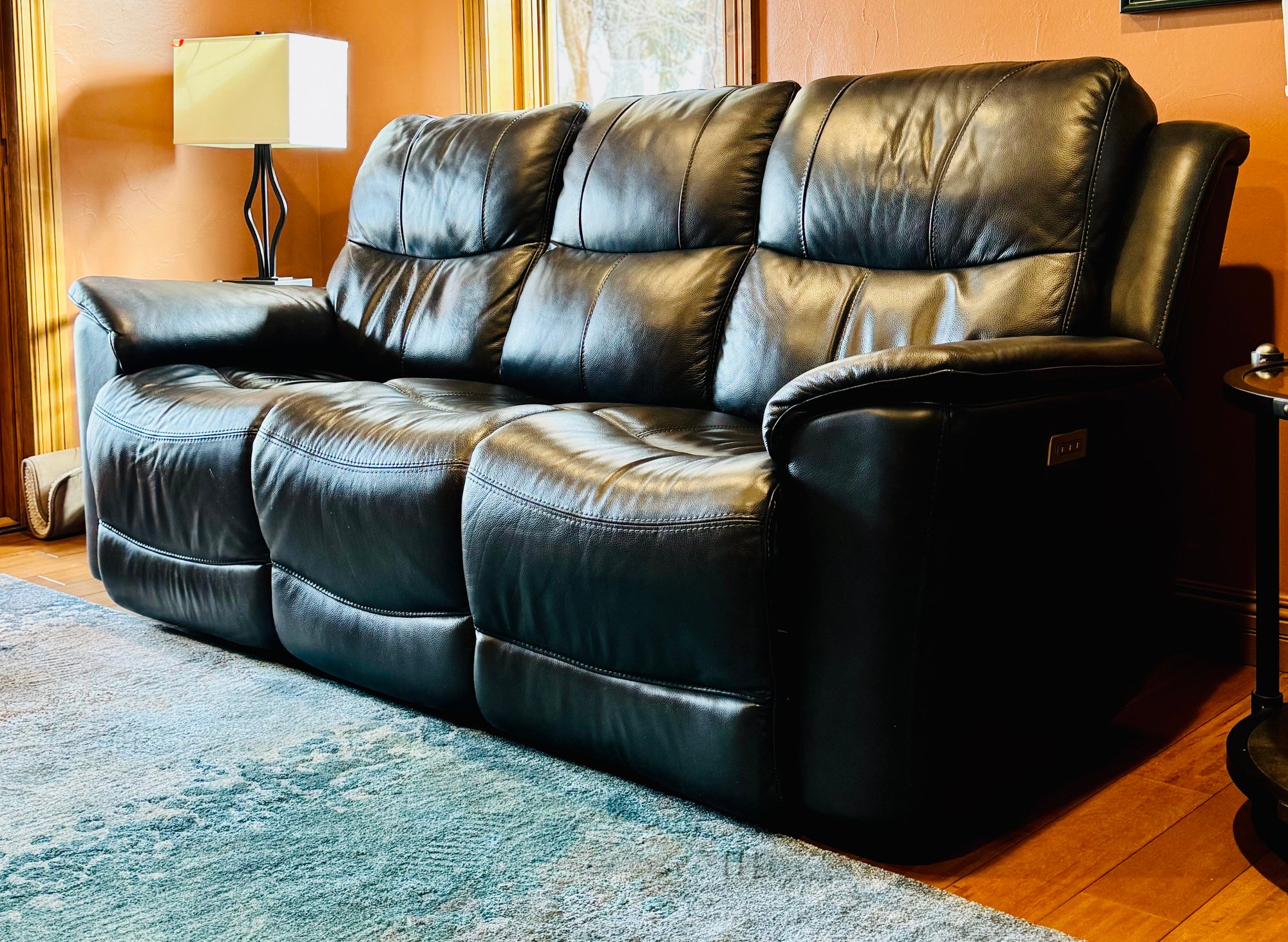 Flexsteel Reclining USB Power Leather Sofa Purchased At Woodley's ...