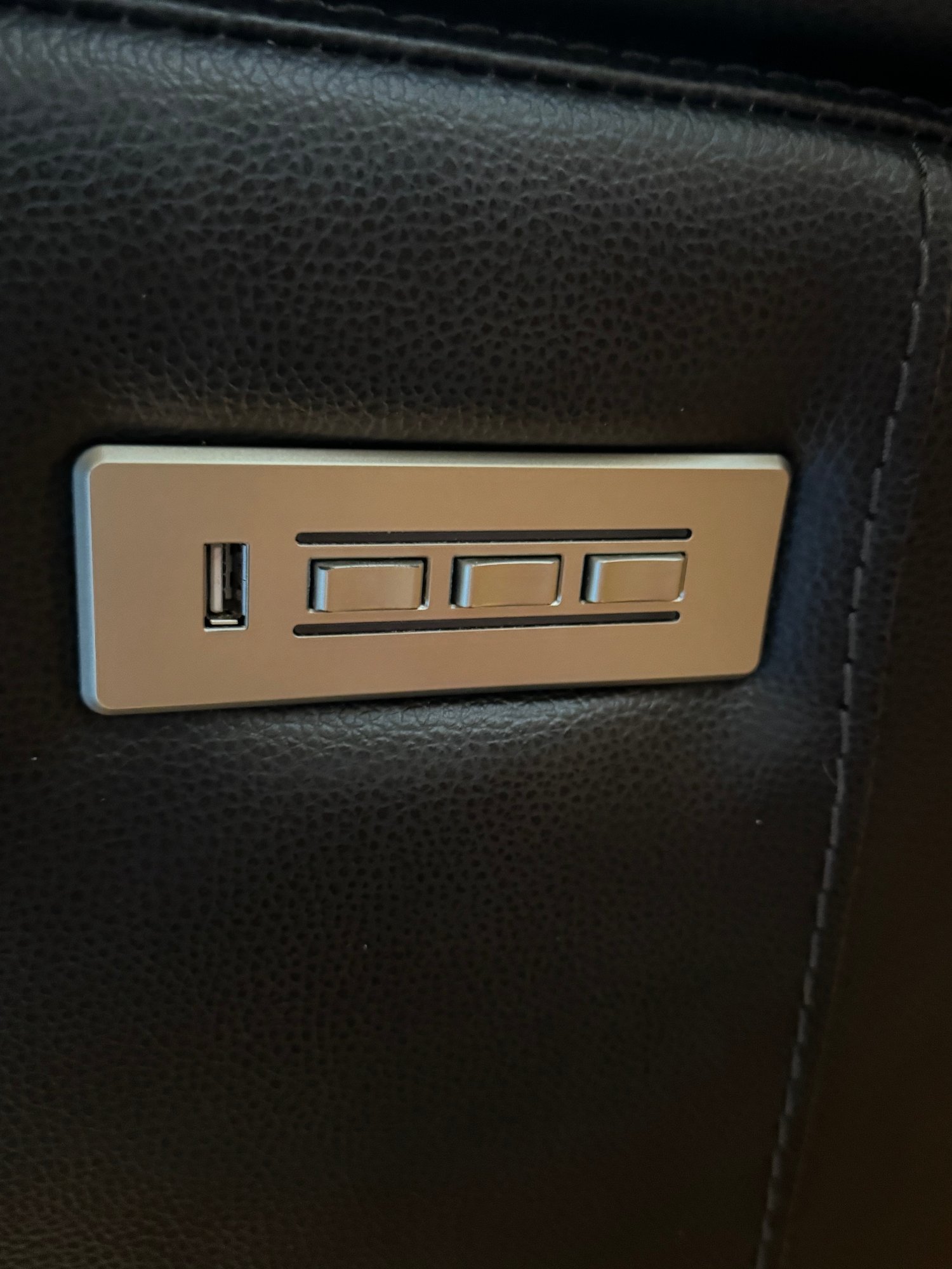 Flexsteel Reclining USB Power Leather Sofa Purchased At Woodley's ...