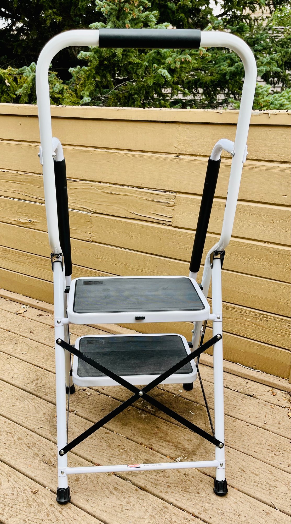 Genius Safety 2 Step Ladder #146526 | Auctionninja.com