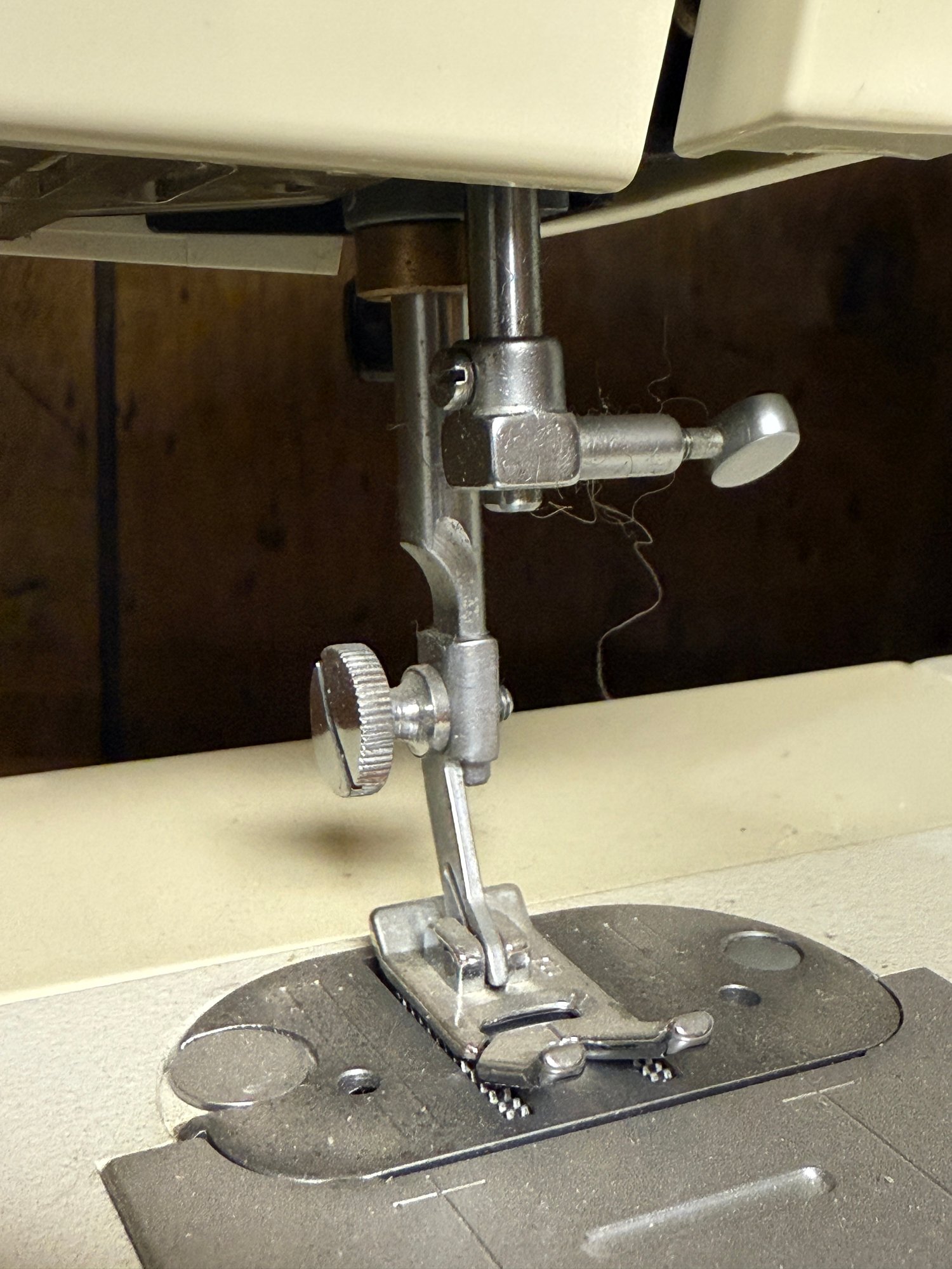 Singer Merritt 4552 Sewing Machine With 22 Stitch Patterns #243412 ...