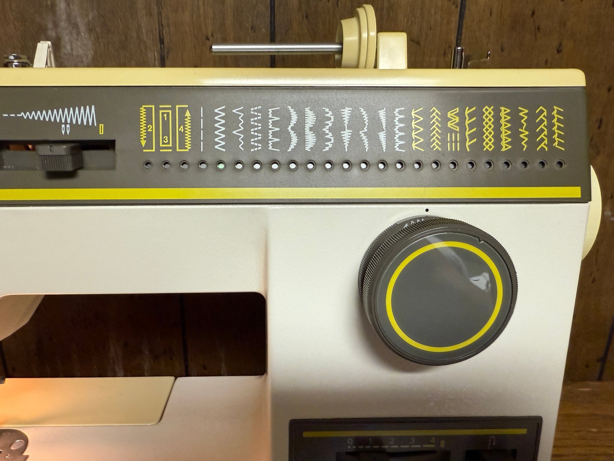 Singer Model 9432 Sewing Machine #243414 | Auctionninja.com