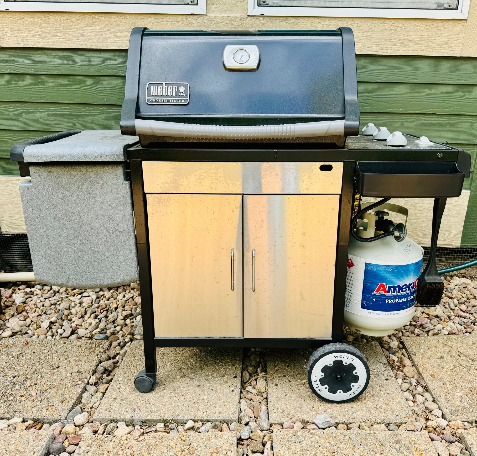 Weber Genesis Silver Propane Gas Grill #203288 | Auctionninja.com