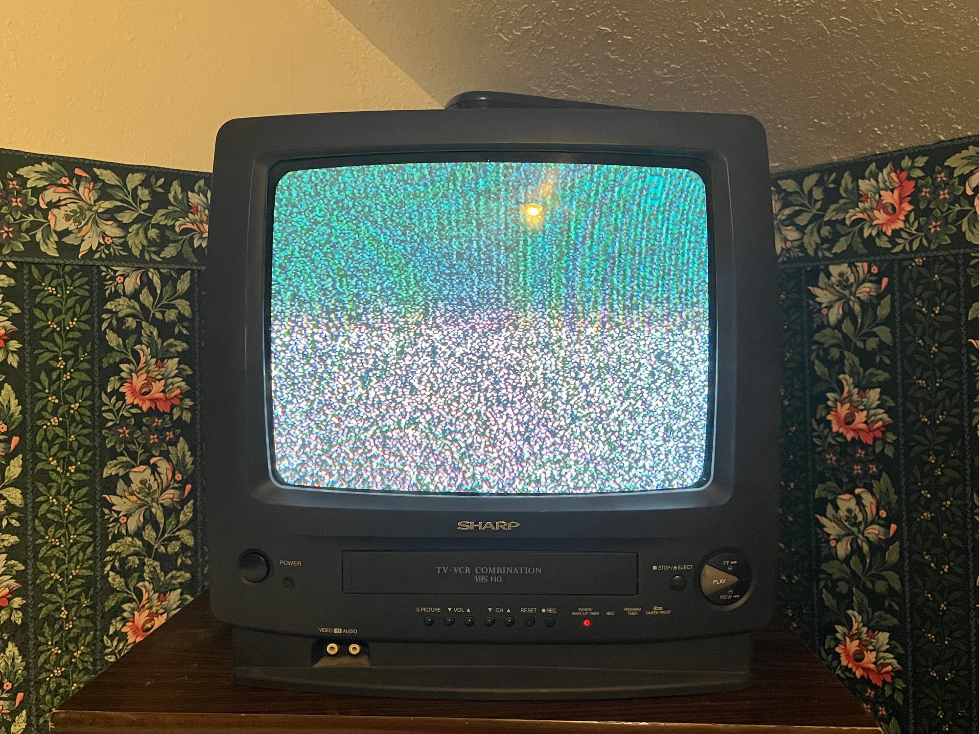 Sharp 13" Tv Vcr Combo #207456 | Auctionninja.com