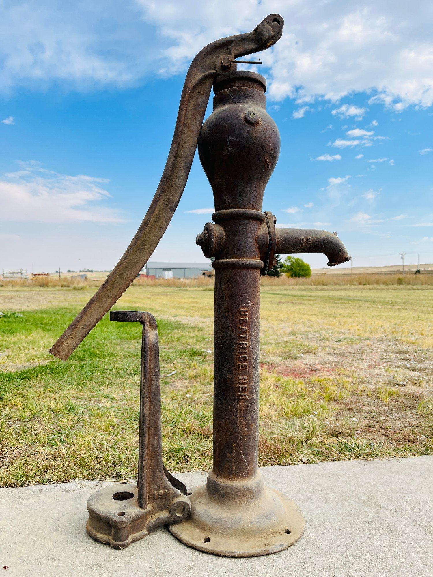 Antique Cast Iron Water Pump #207536 | Auctionninja.com