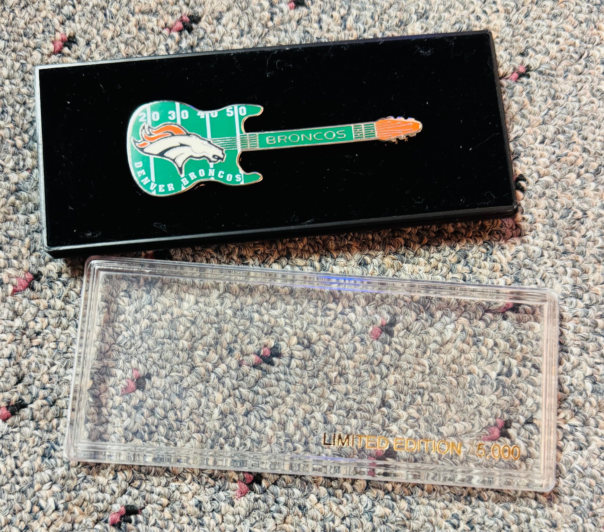 Denver Broncos Limited Edition Guitar-shaped Pin #252044 | Auctionninja.com
