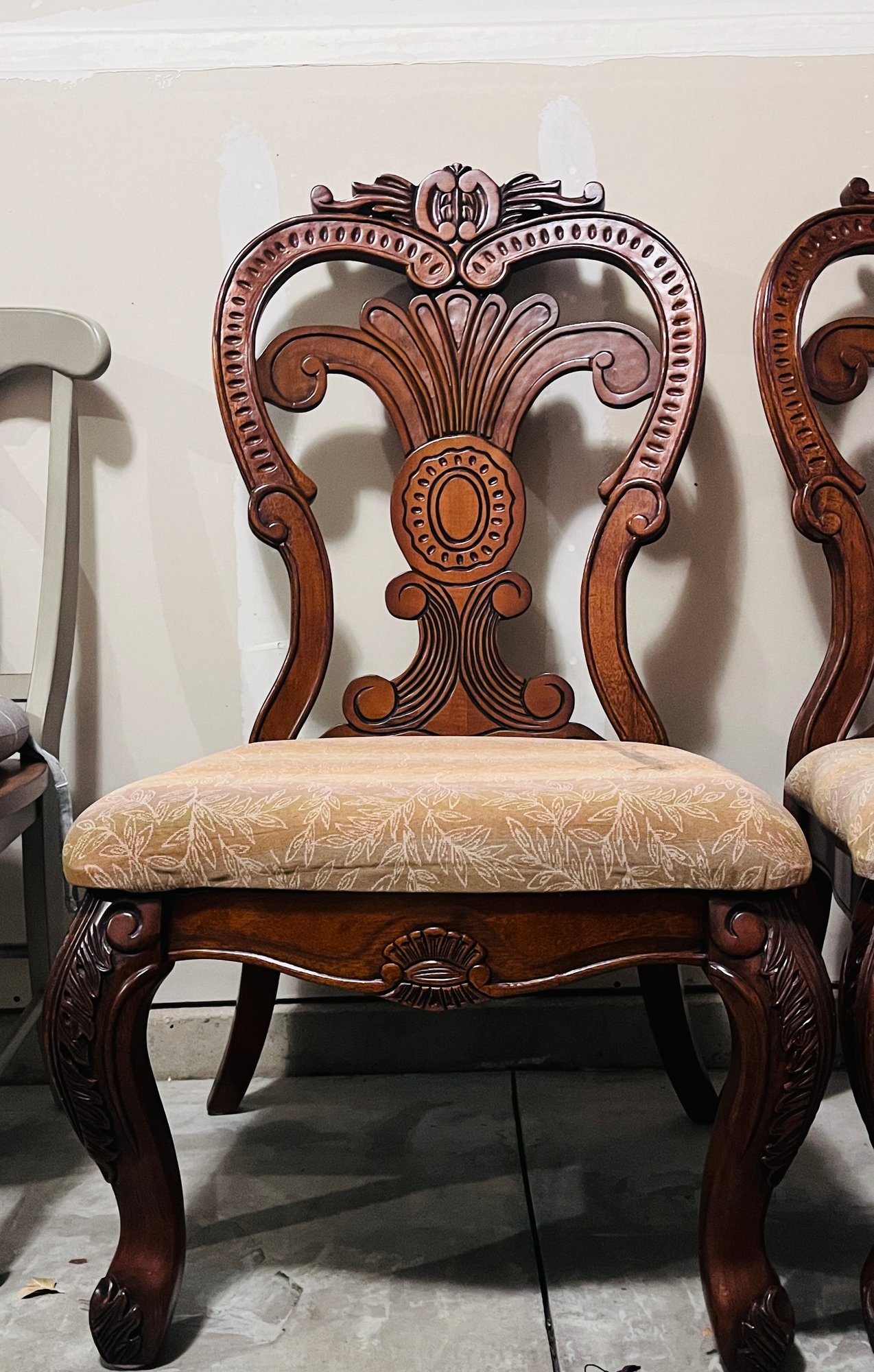 Traditional Formal Royal Elegance Styled Chairs #218863 | Auctionninja.com