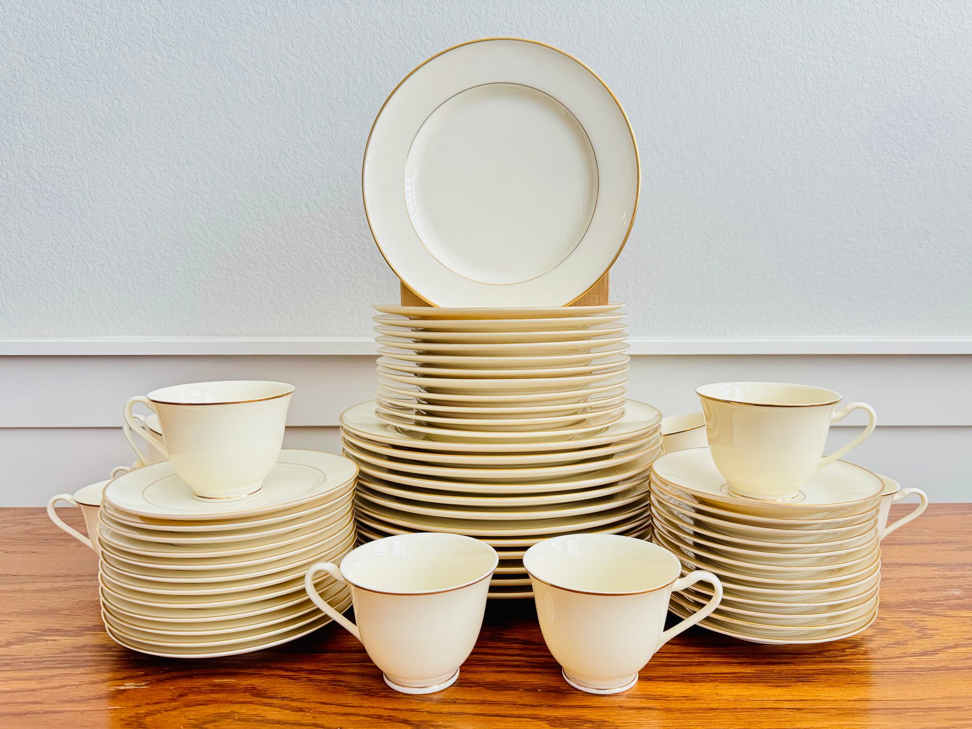 Mikasa Fine Ivory China Set #205847 | Auctionninja.com
