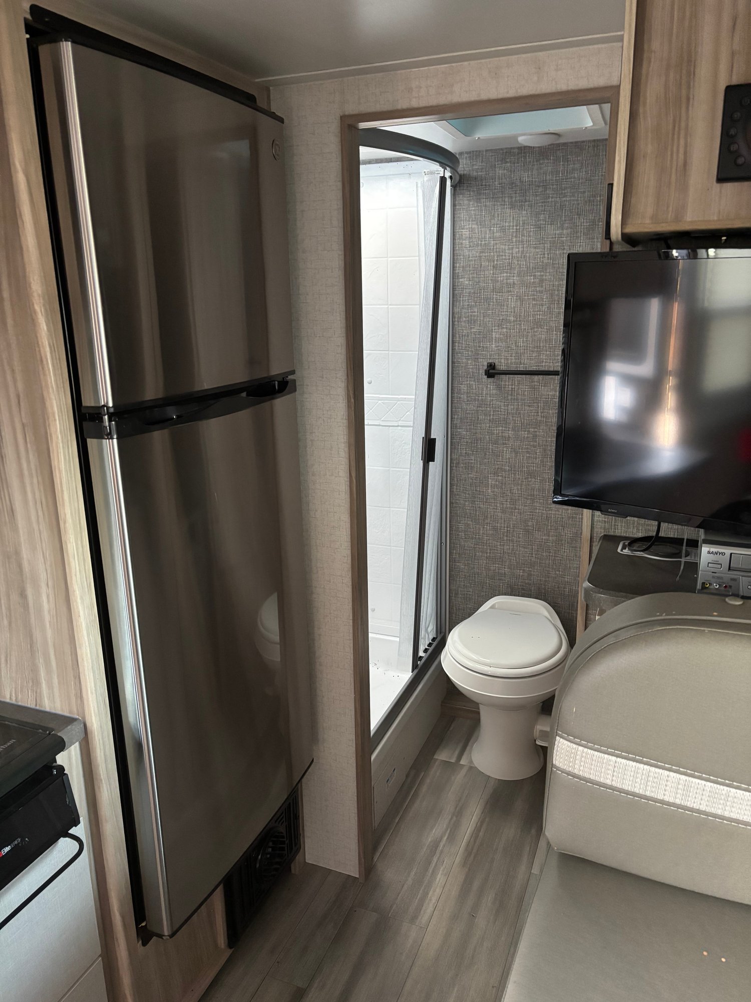 2022 Winnebago Micro Minnie 2107FBS Original Owner #247162 ...