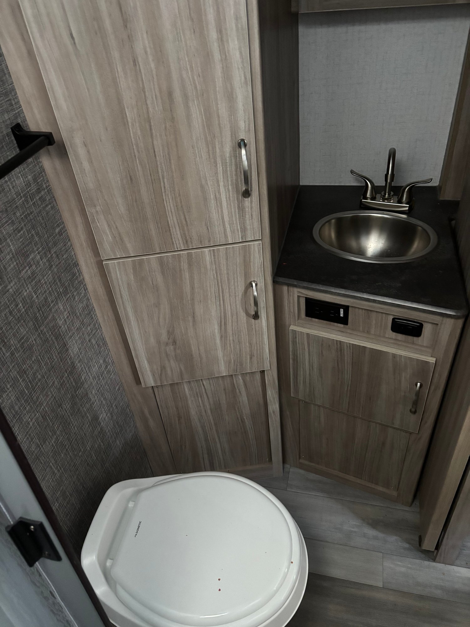 2022 Winnebago Micro Minnie 2107FBS Original Owner #247162 ...