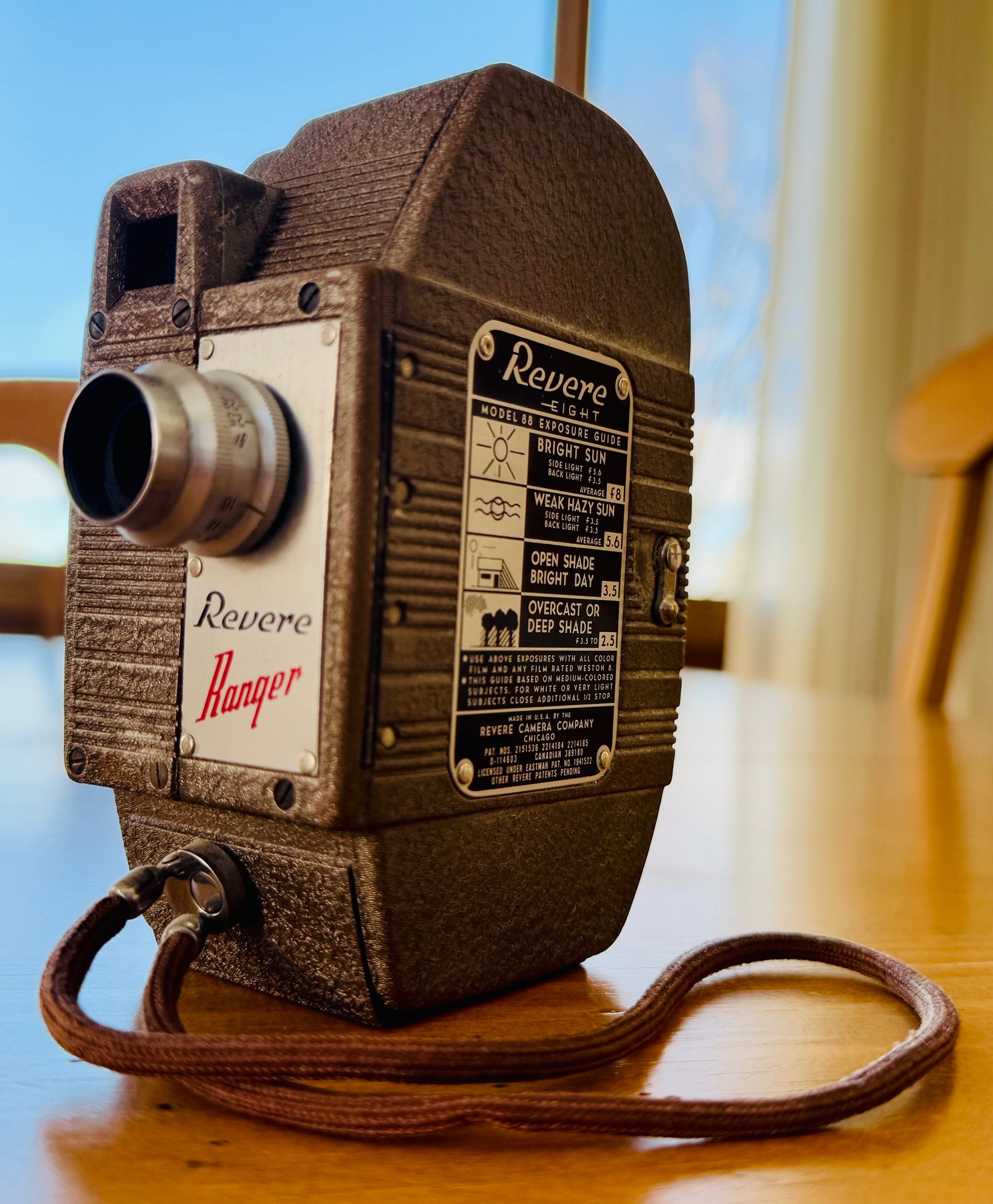 Revere Eight Model 50 8 Mm Camera #221291 | Auctionninja.com