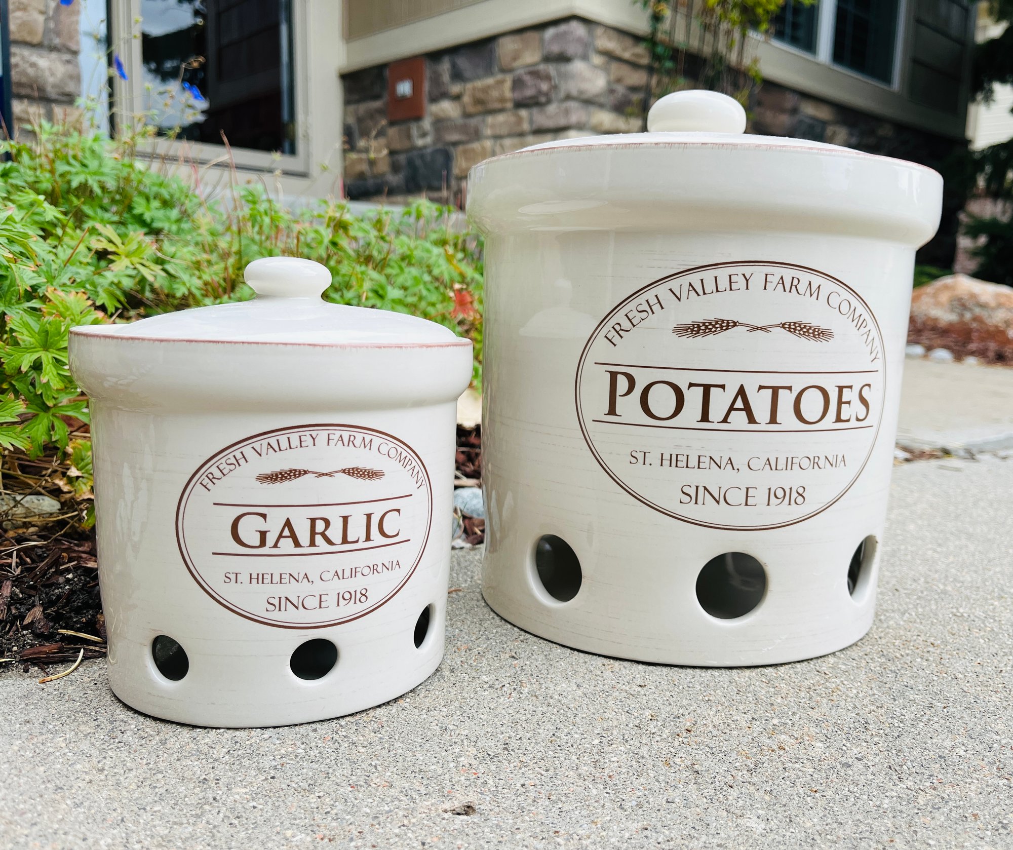 Chefs Valley Farm Stoneware Cannisters With Lids #209637 | Auctionninja.com