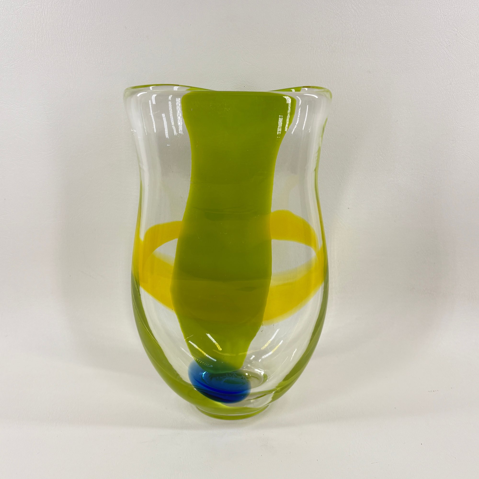 Beth Fishman Signed Hand Blown Glass 9.25" Vase #43766 | Auctionninja.com