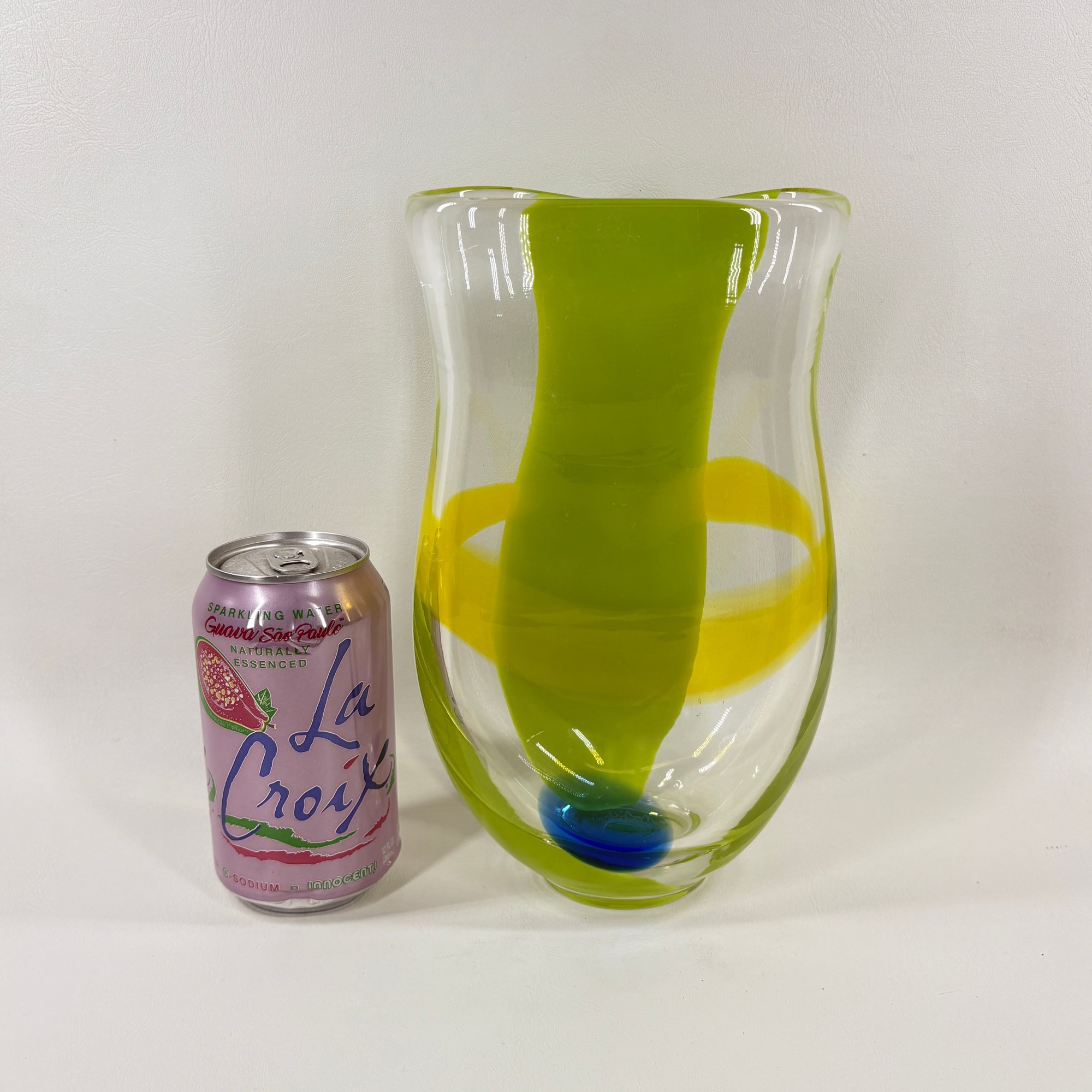 Beth Fishman Signed Hand Blown Glass 9.25" Vase #43766 | Auctionninja.com
