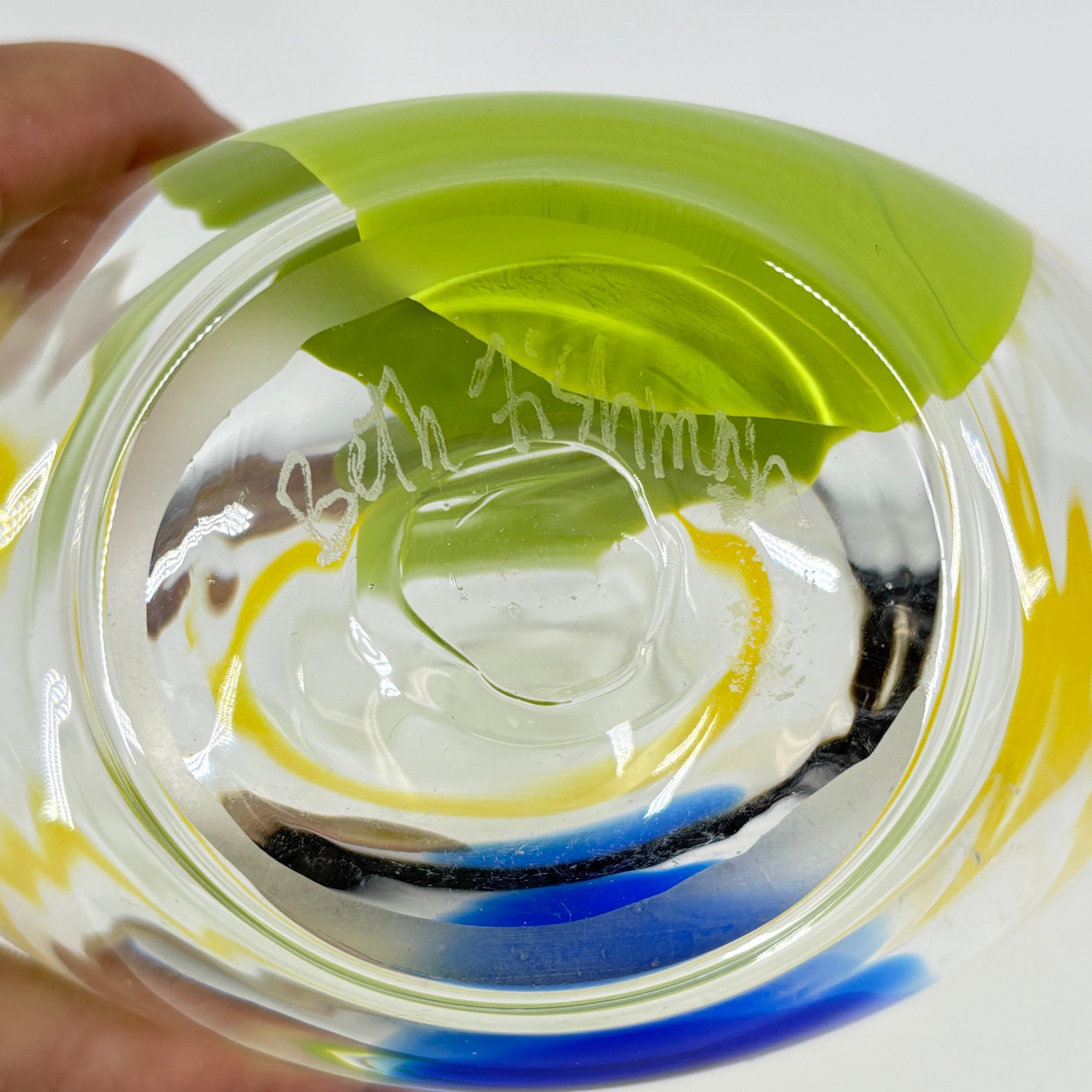 Beth Fishman Signed Hand Blown Glass 9.25" Vase #43766 | Auctionninja.com