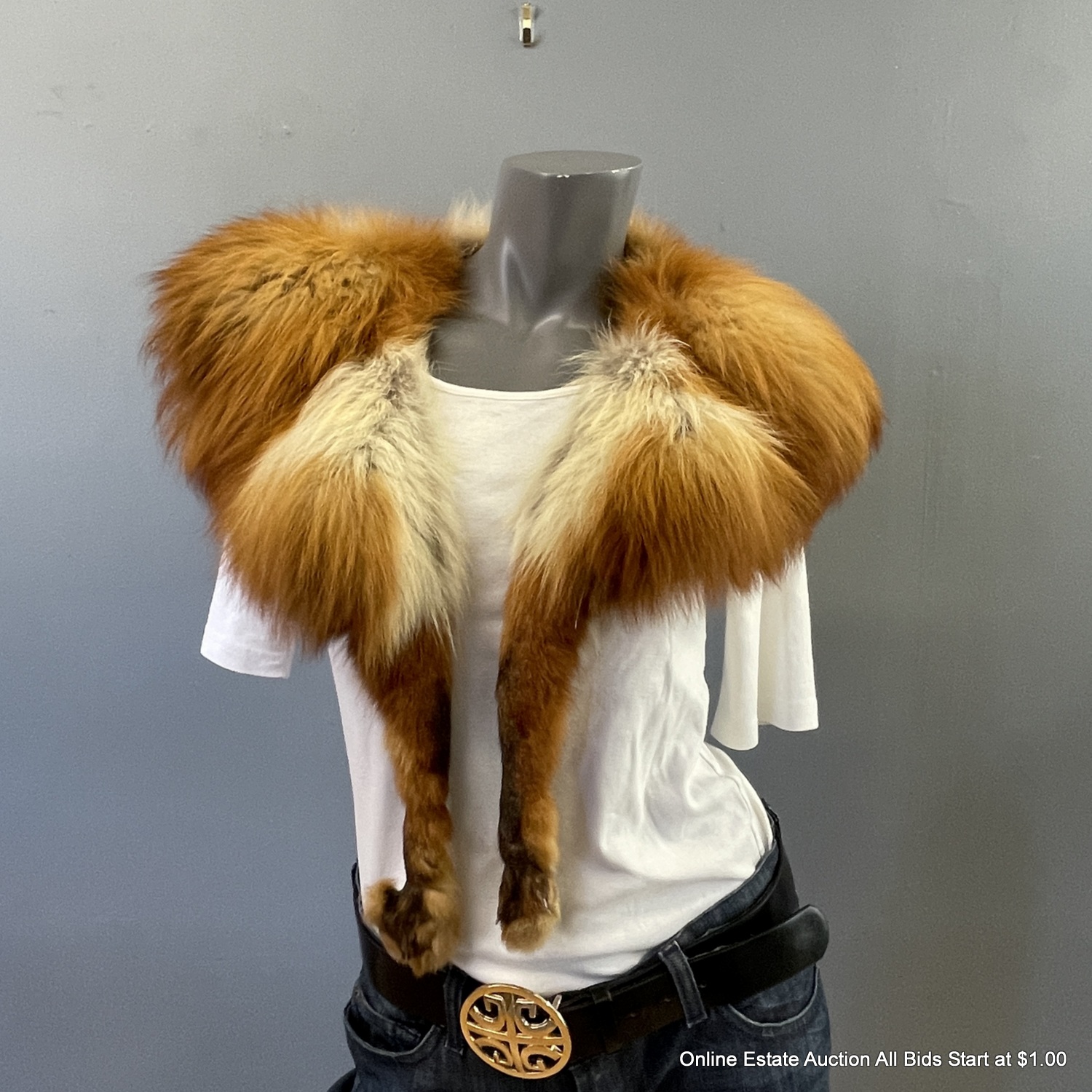 Vintage Fox Shrug With Feet #18083 | Auctionninja.com