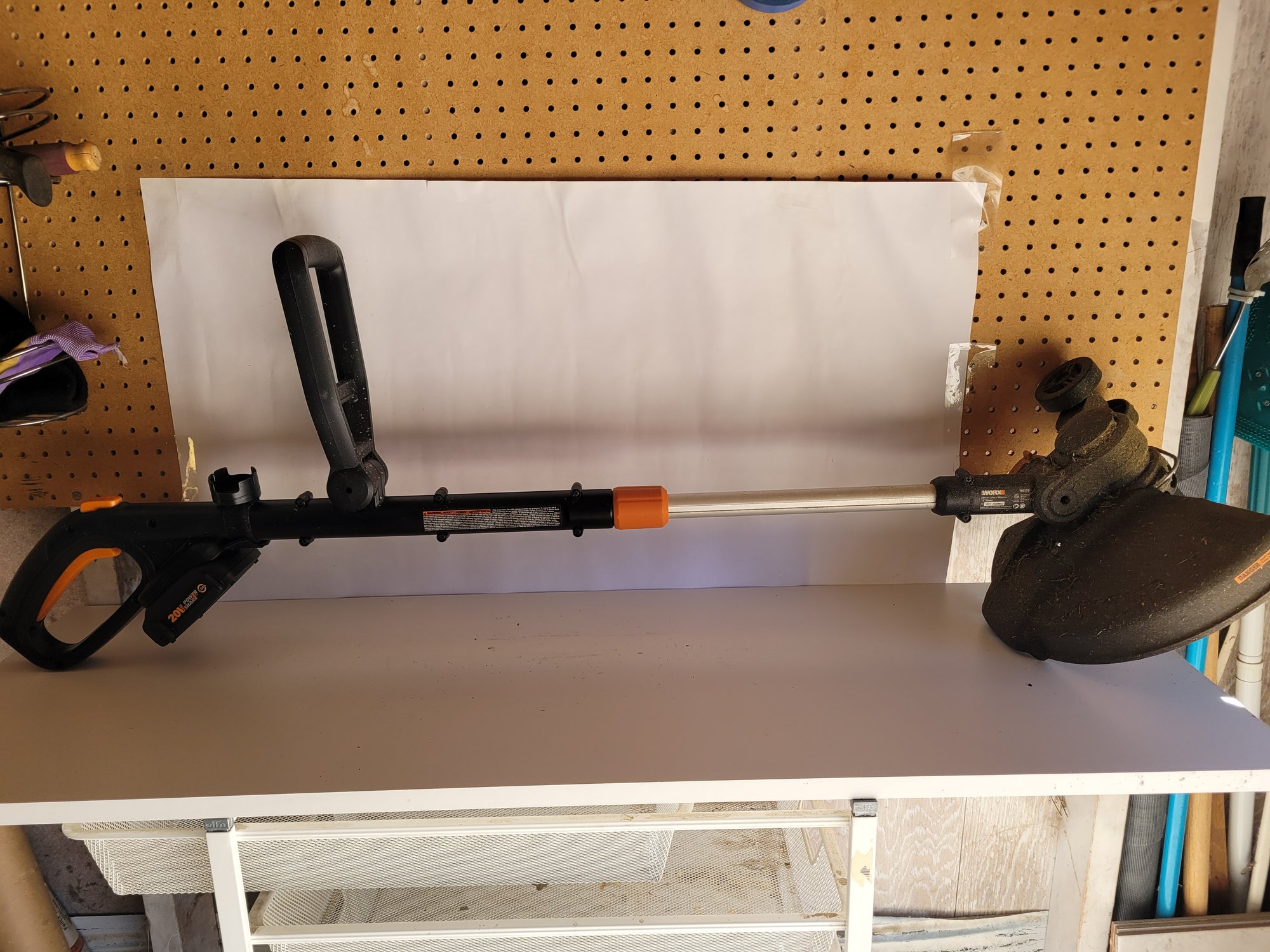 Worx 20Volt Weed Whacker & Edge Trimmer #16362 | Auctionninja.com