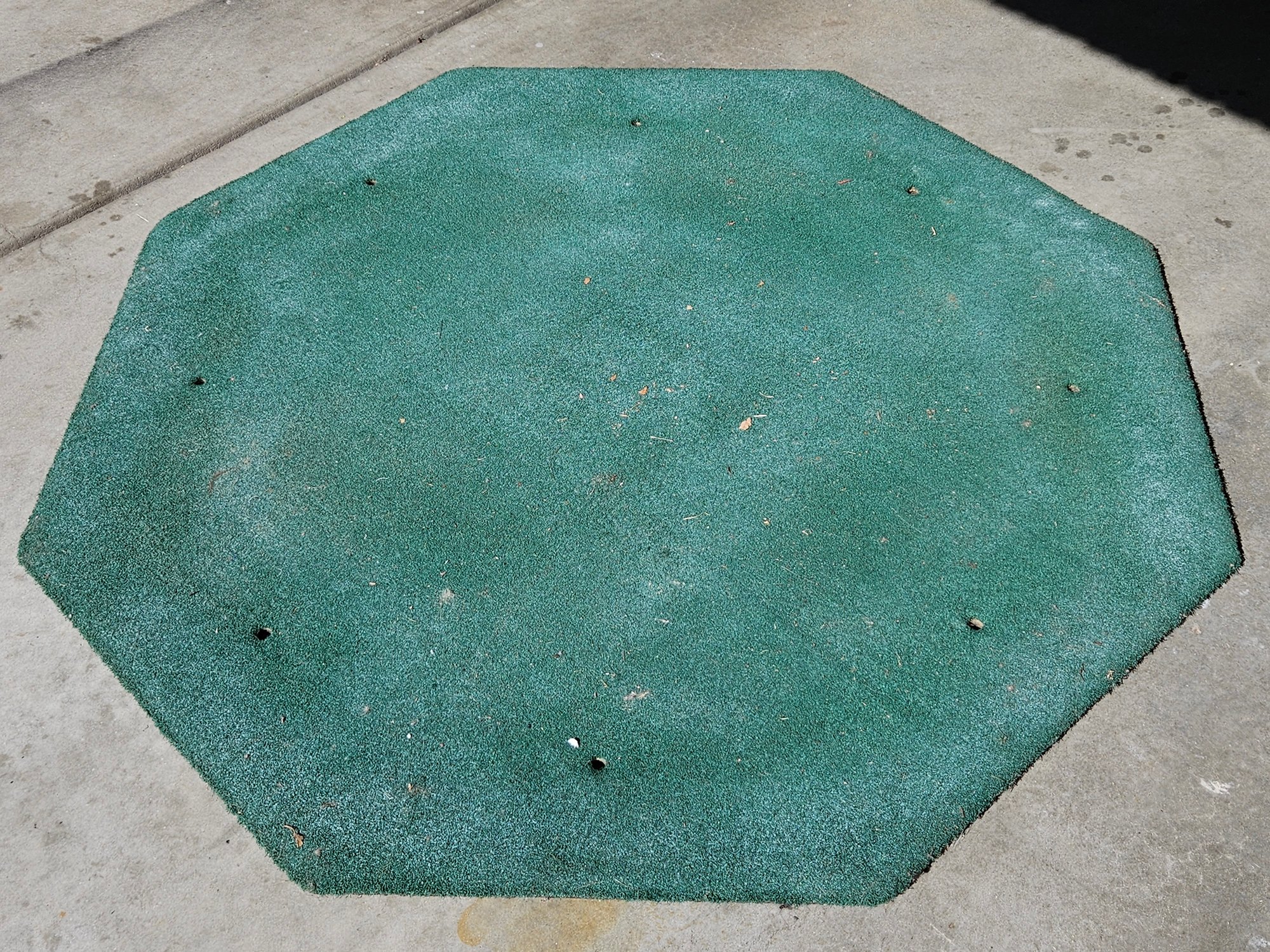 Octagon Golf Mat 58" #16954 | Auctionninja.com