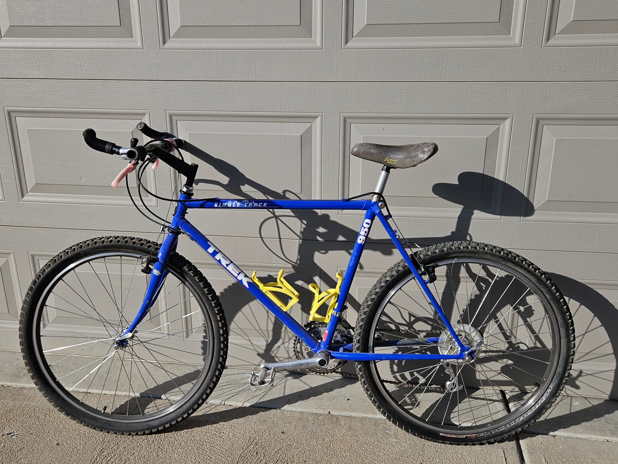 Blue Trek 950 Single Track Bike #16982 | Auctionninja.com