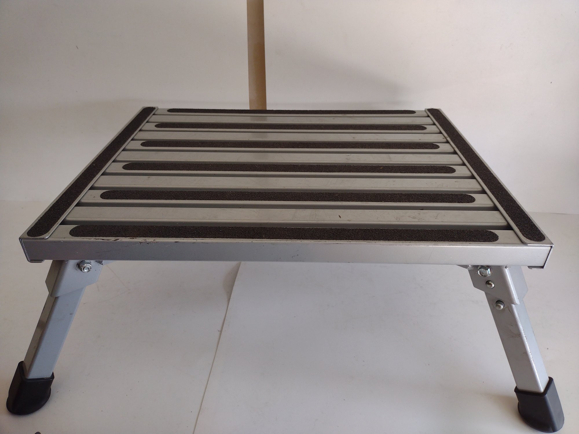 Safety Step Corp Step Stool #17346 | Auctionninja.com
