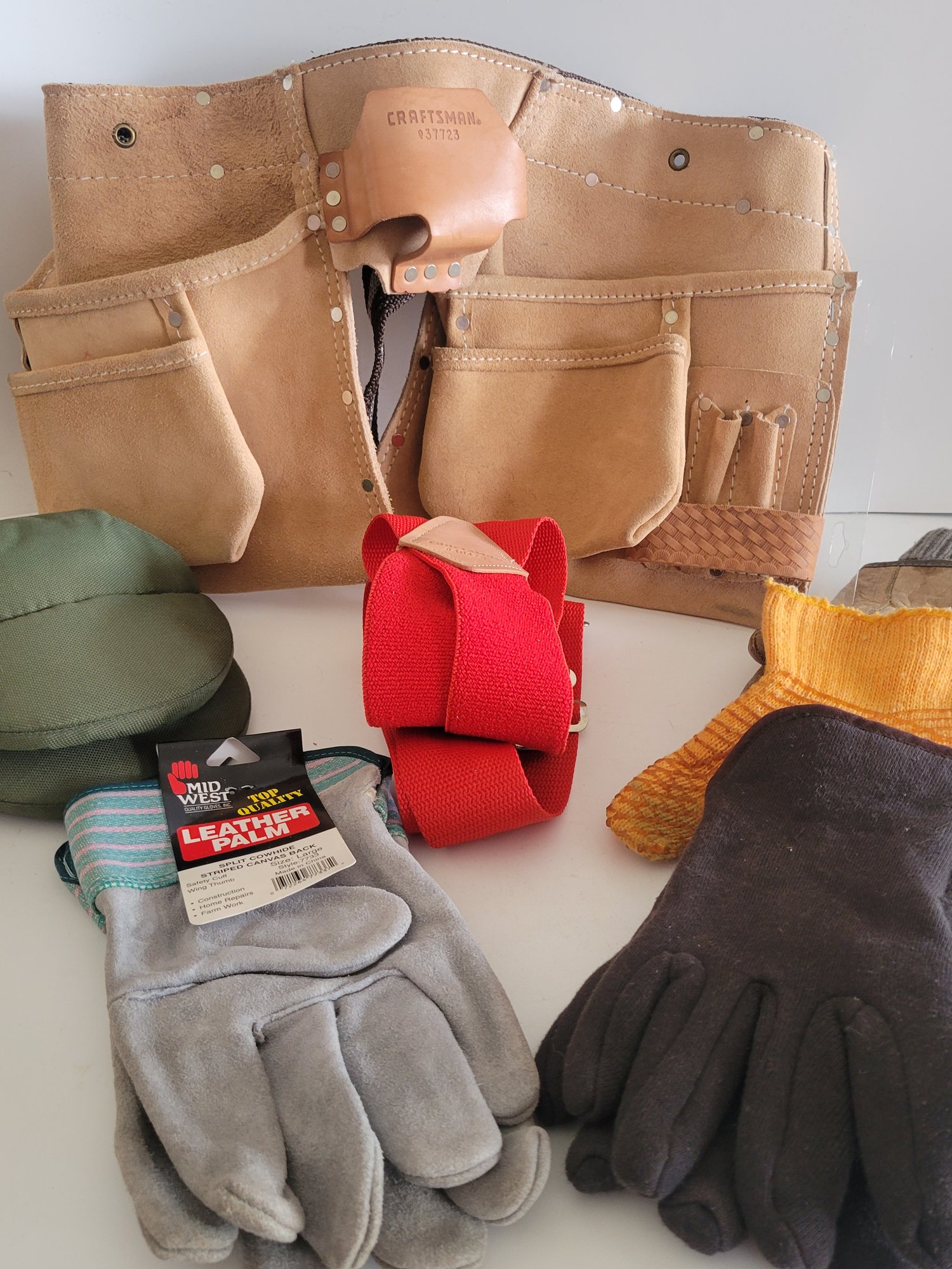 Craftsman Leather Tool Belt And Work Gloves #17561 | Auctionninja.com