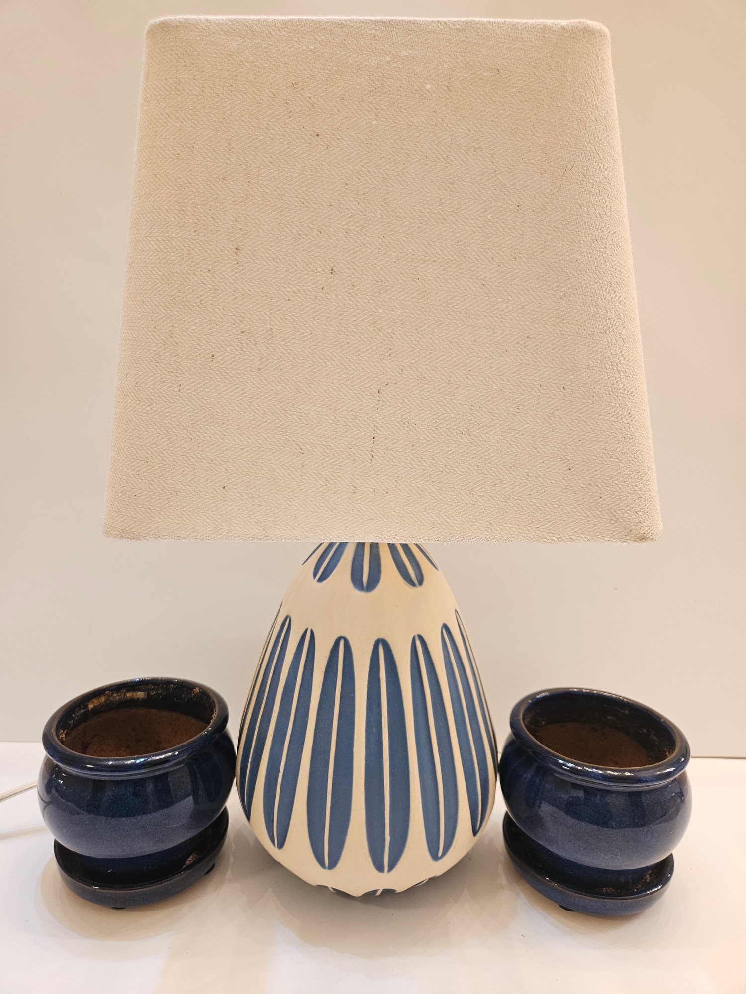 Howin Ceramic Table Lamp And Planters #19011 | Auctionninja.com