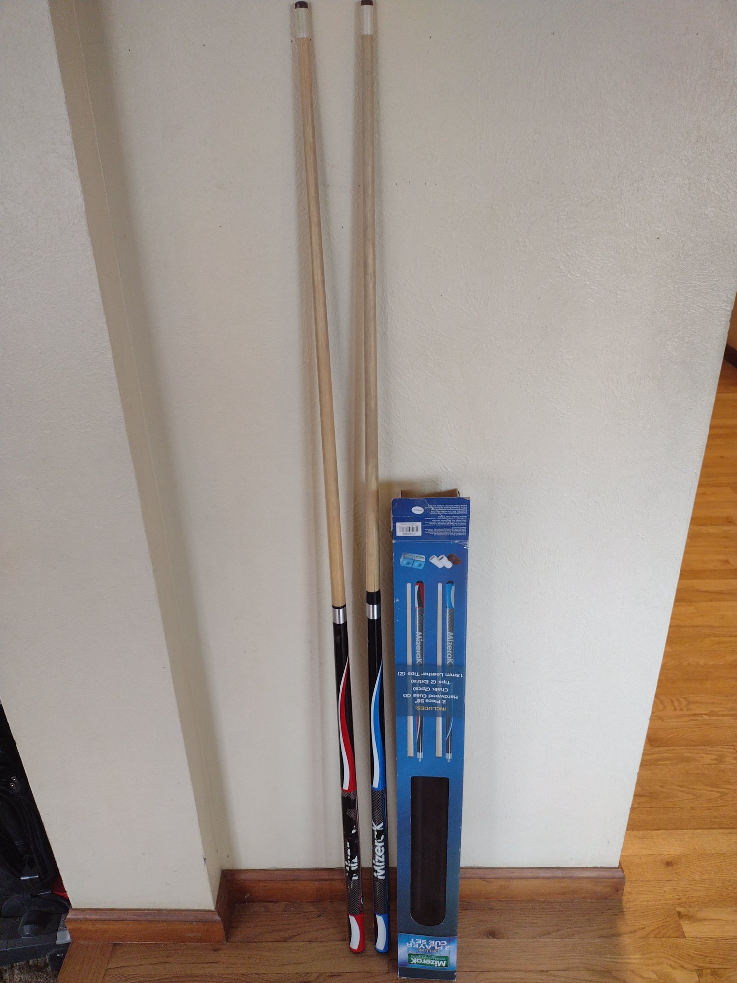 2 Mizerak Pool Sticks #21239 | Auctionninja.com