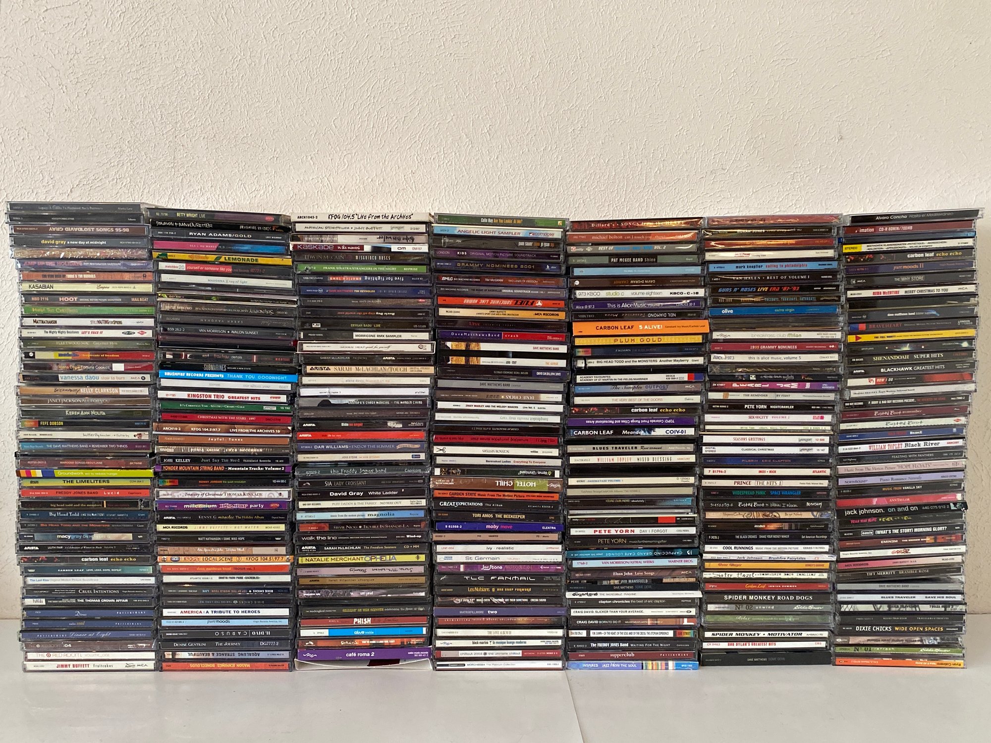 Huge Lot Of CDS #20821 | Auctionninja.com