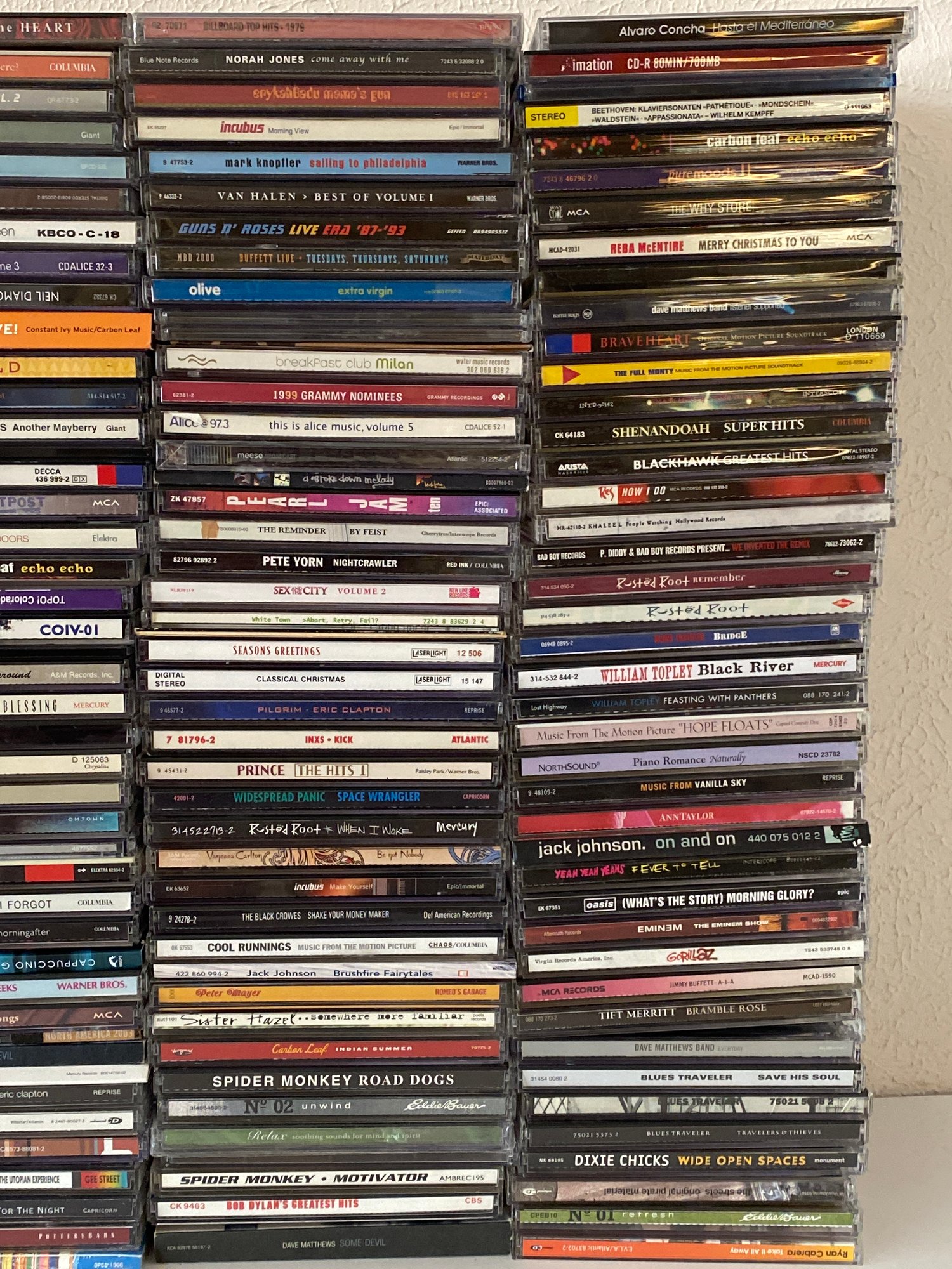 Huge Lot Of CDS #20821 | Auctionninja.com