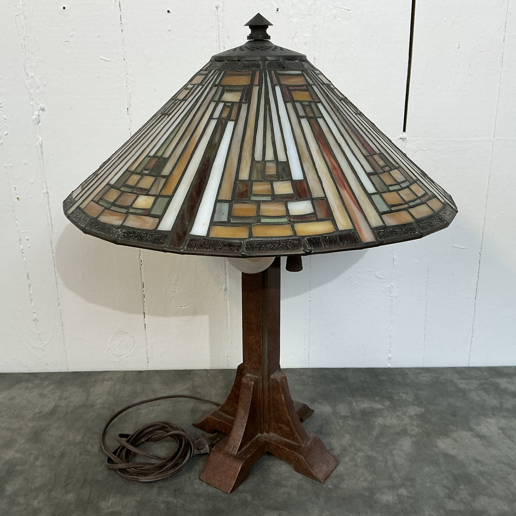 #075 Tiffany Style Mission Table Lamp Beige Amber Stained Glass 21 ...