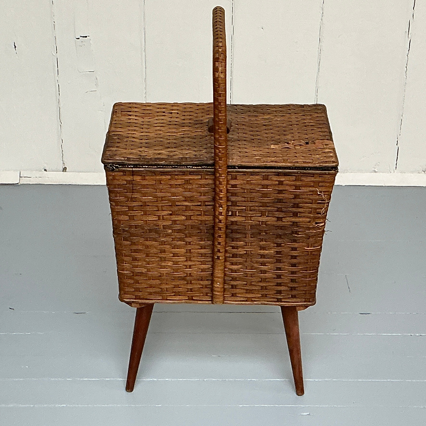 #050 Vintage Wicker Standing Sewing Basket #5944 | Auctionninja.com