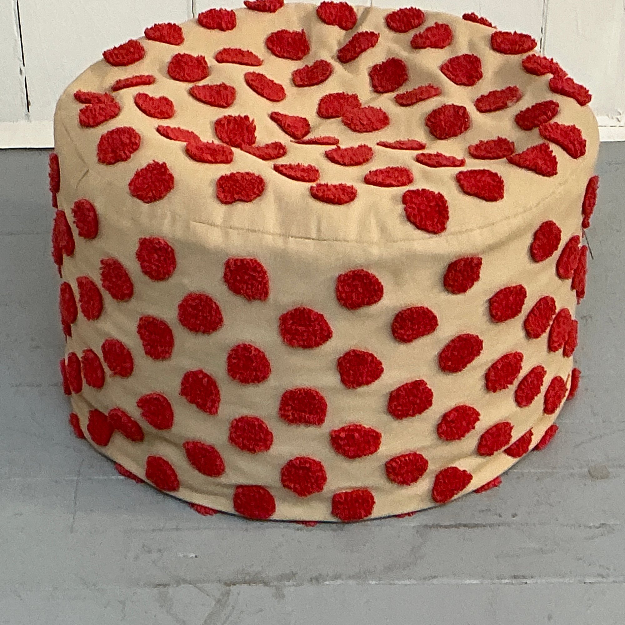 #048 Newer 'Tufted Spots' Pouf Red Polka Dot #5514 | Auctionninja.com