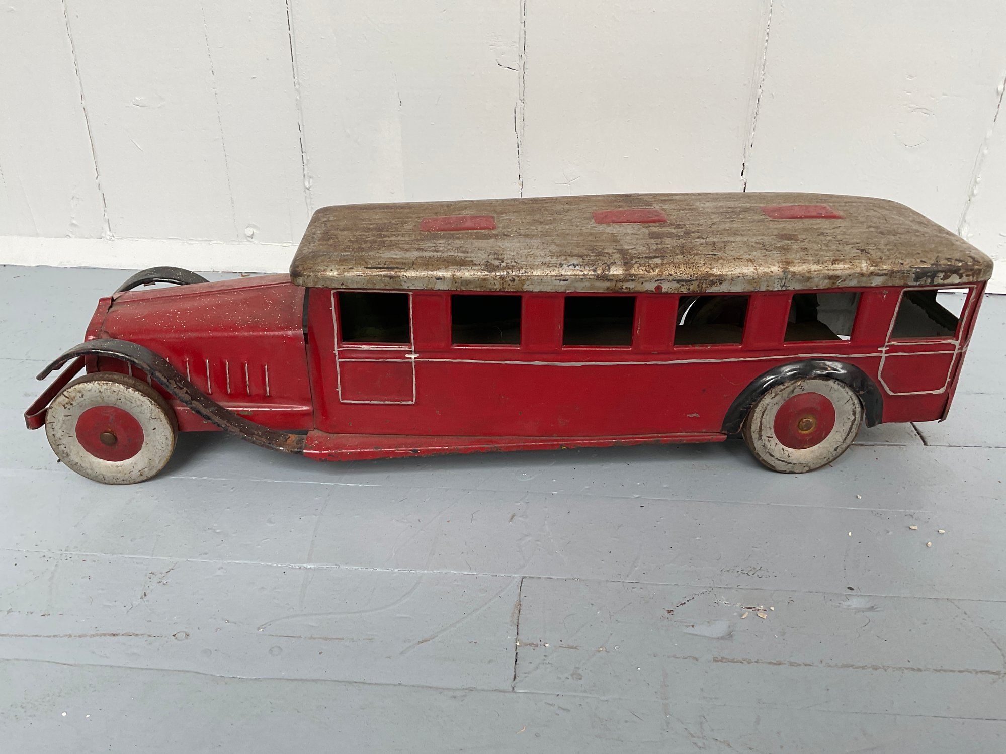 165 Vintage Pressed Steel Red Long Model Car Bus #3919 | Auctionninja.com