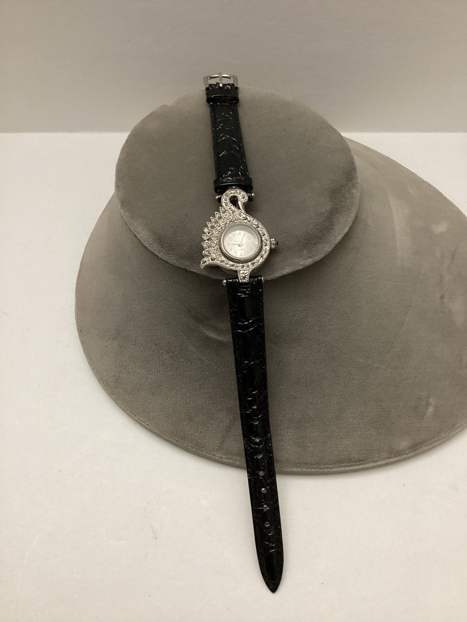 Avon Swan Watch #1294 | Auctionninja.com