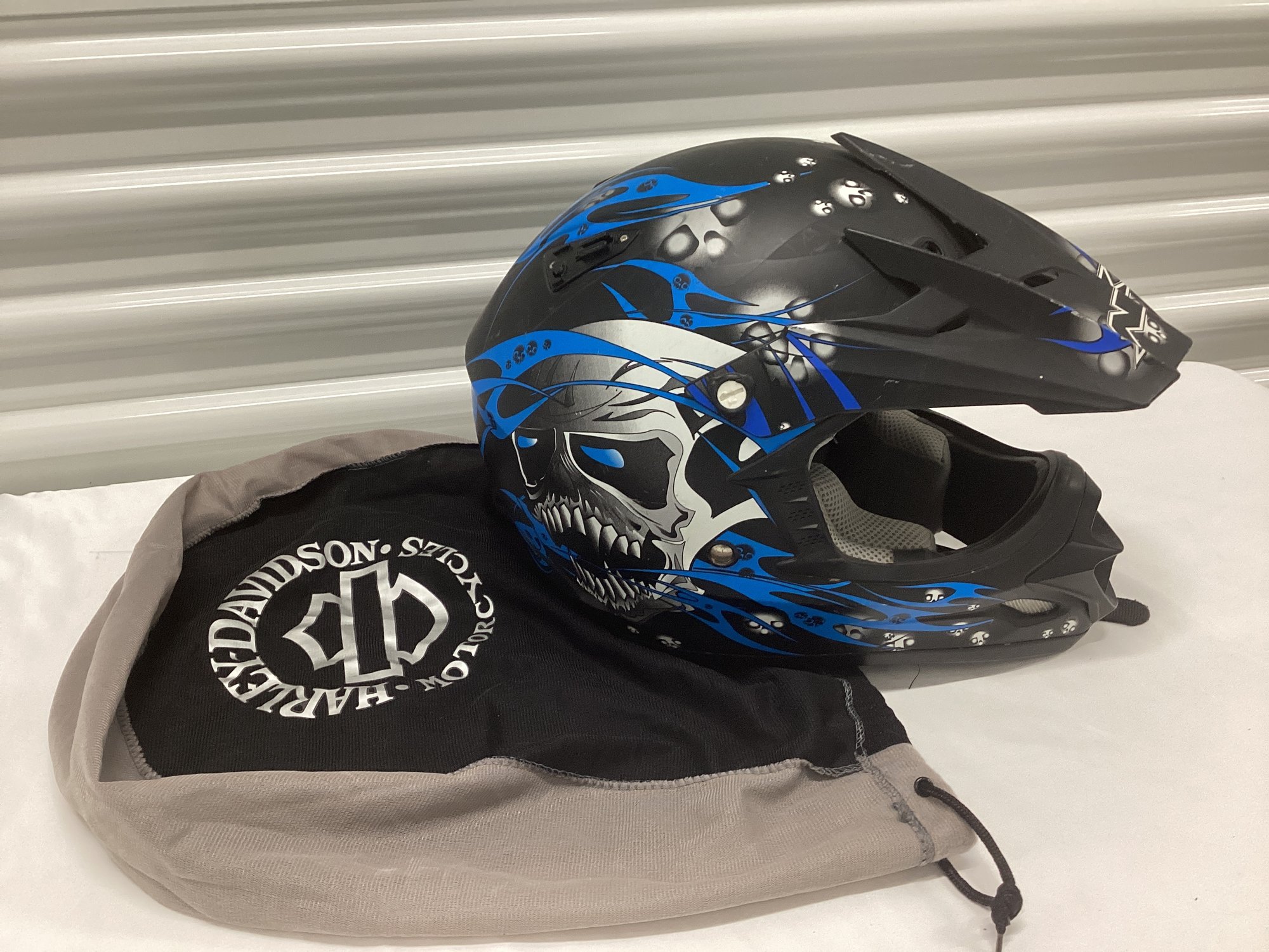 NFX Helmet #3378 | Auctionninja.com