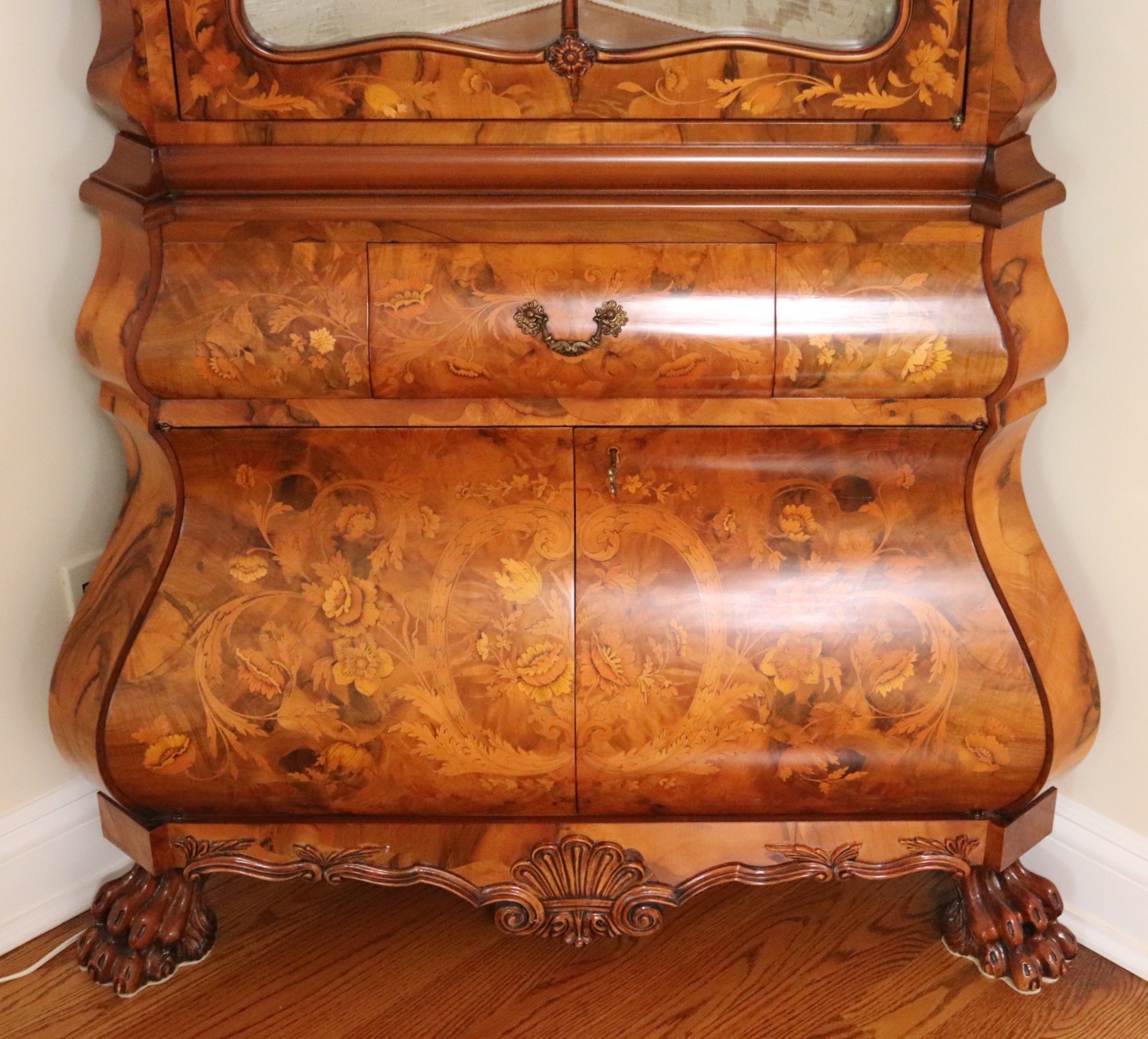 Corner Vitrine, Handmade In Italy #64650 | Auctionninja.com