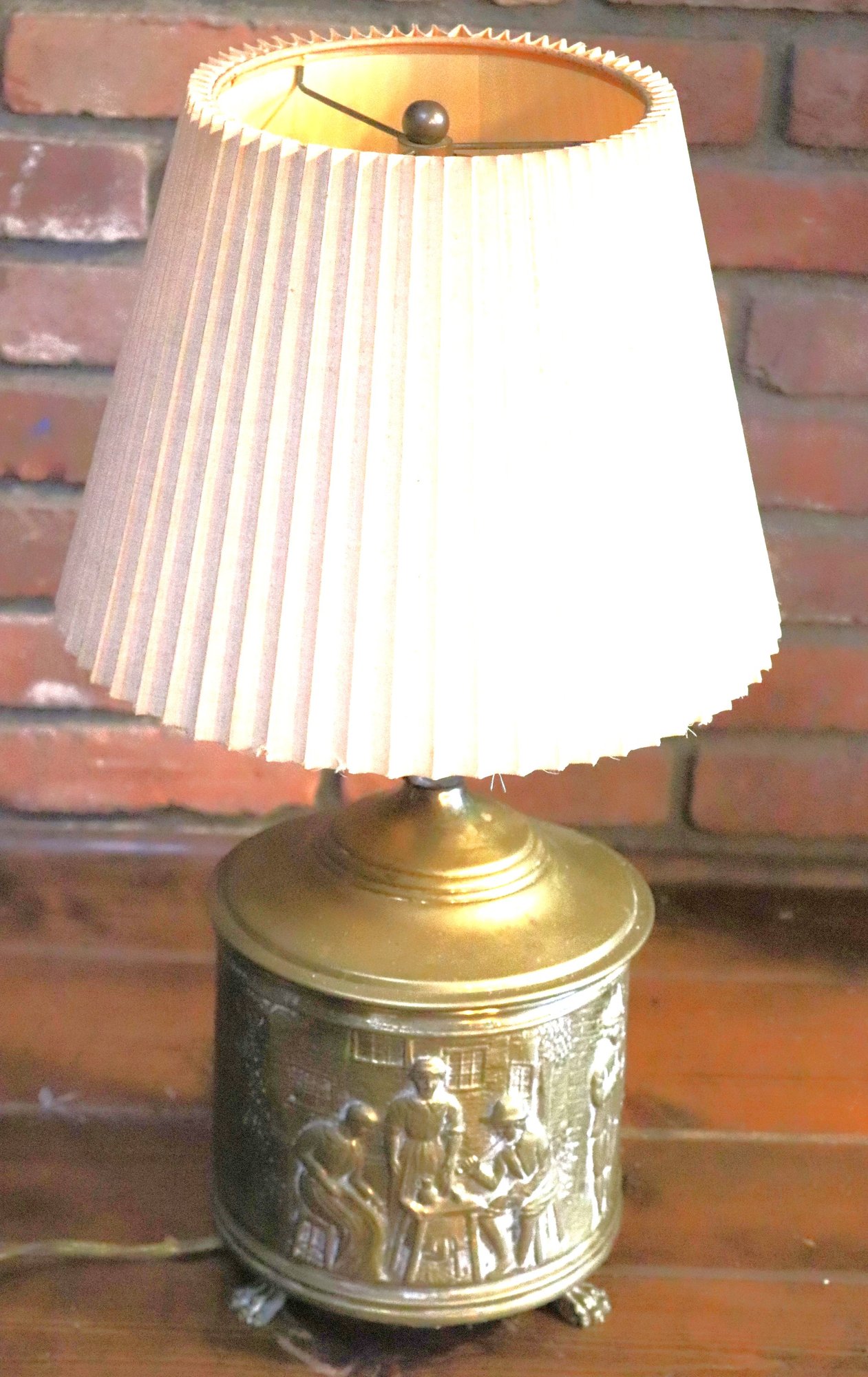 Vintage Hammered/embossed Table Lamp With Embossed Scenery #34117 ...