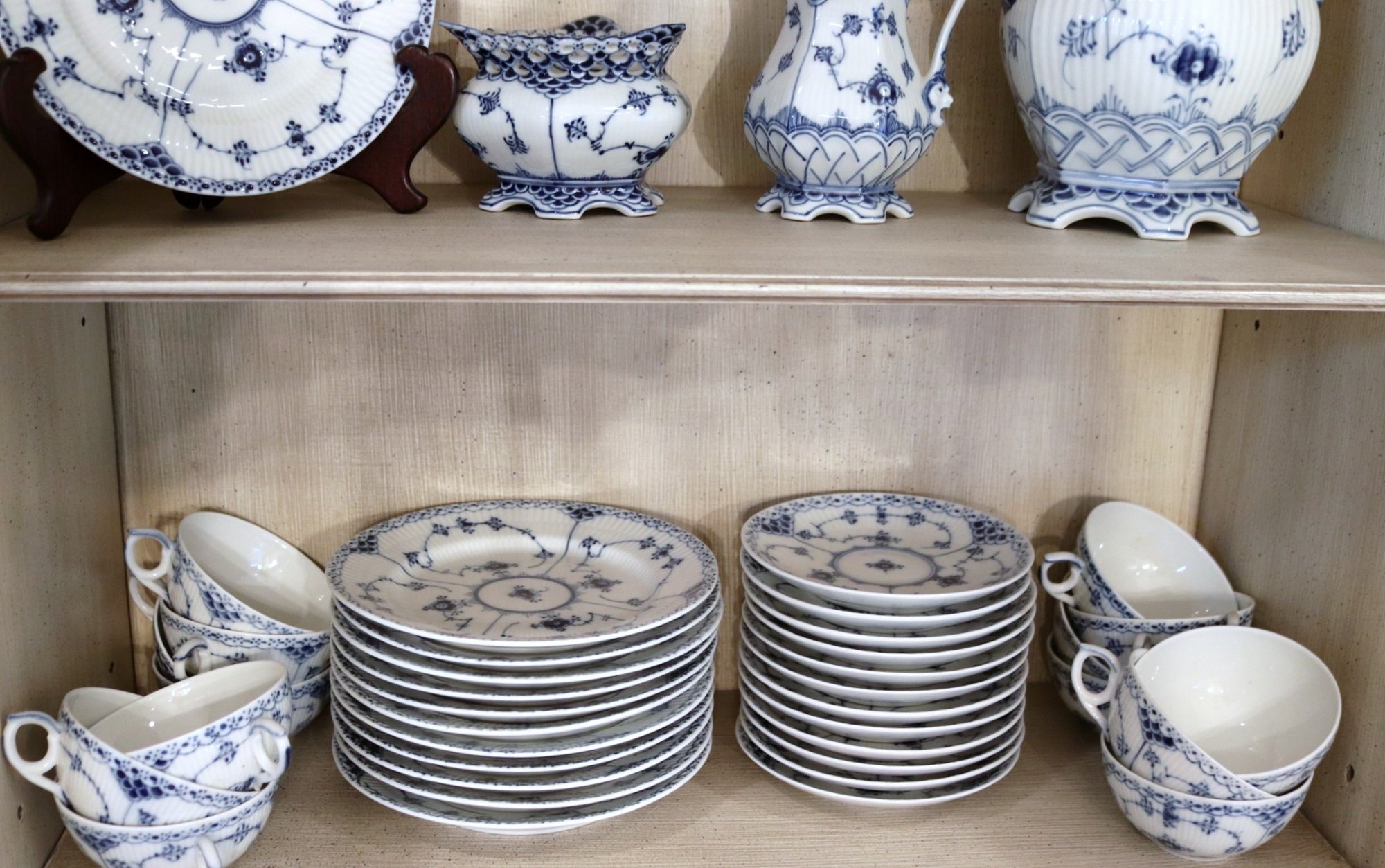 Stunning Royal Copenhagen Tea Service #64860 | Auctionninja.com