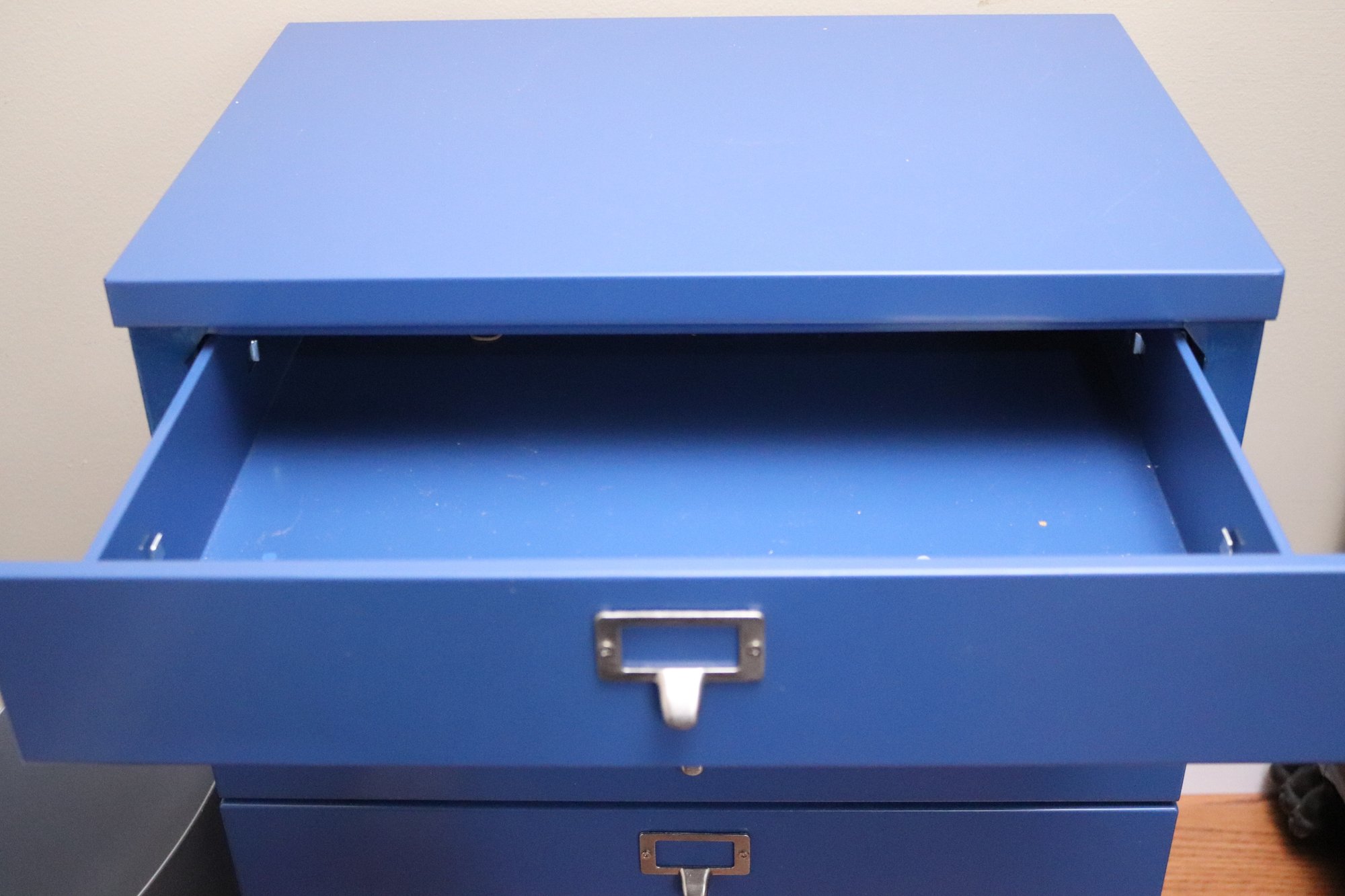 Functional Modern Blue Metal Cabinet On Casters #36384 | Auctionninja.com
