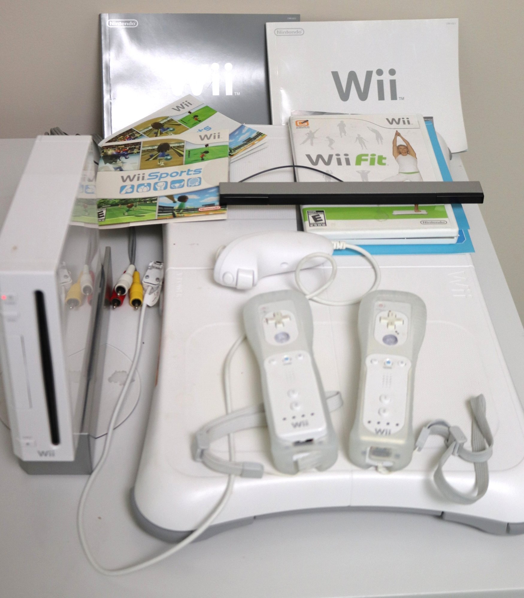 Nintendo Wii Game System With Accessories #54482 | Auctionninja.com