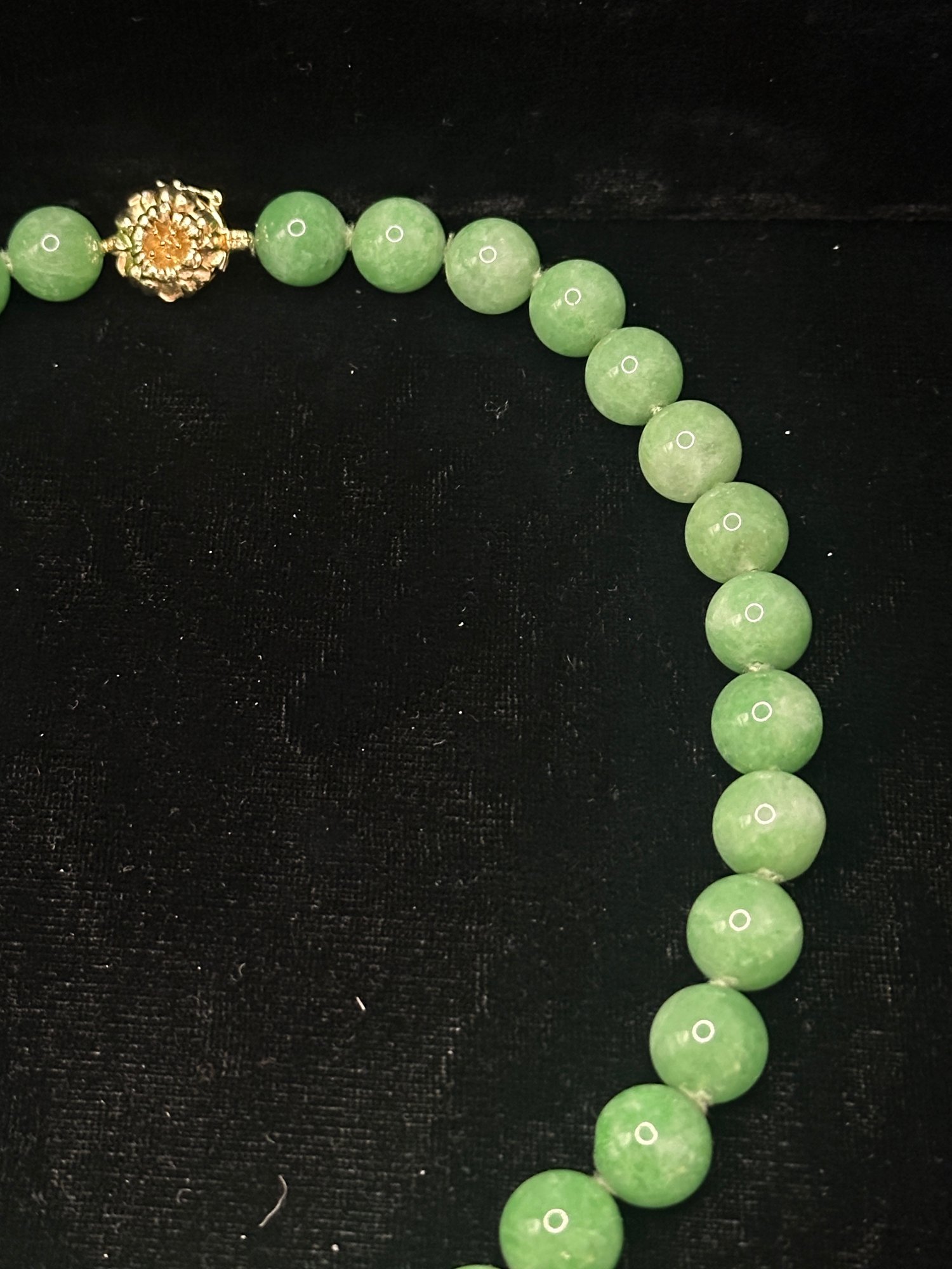14K Beautiful 18 Inch Beaded Jade Necklace With Fancy Floral Clasp ...