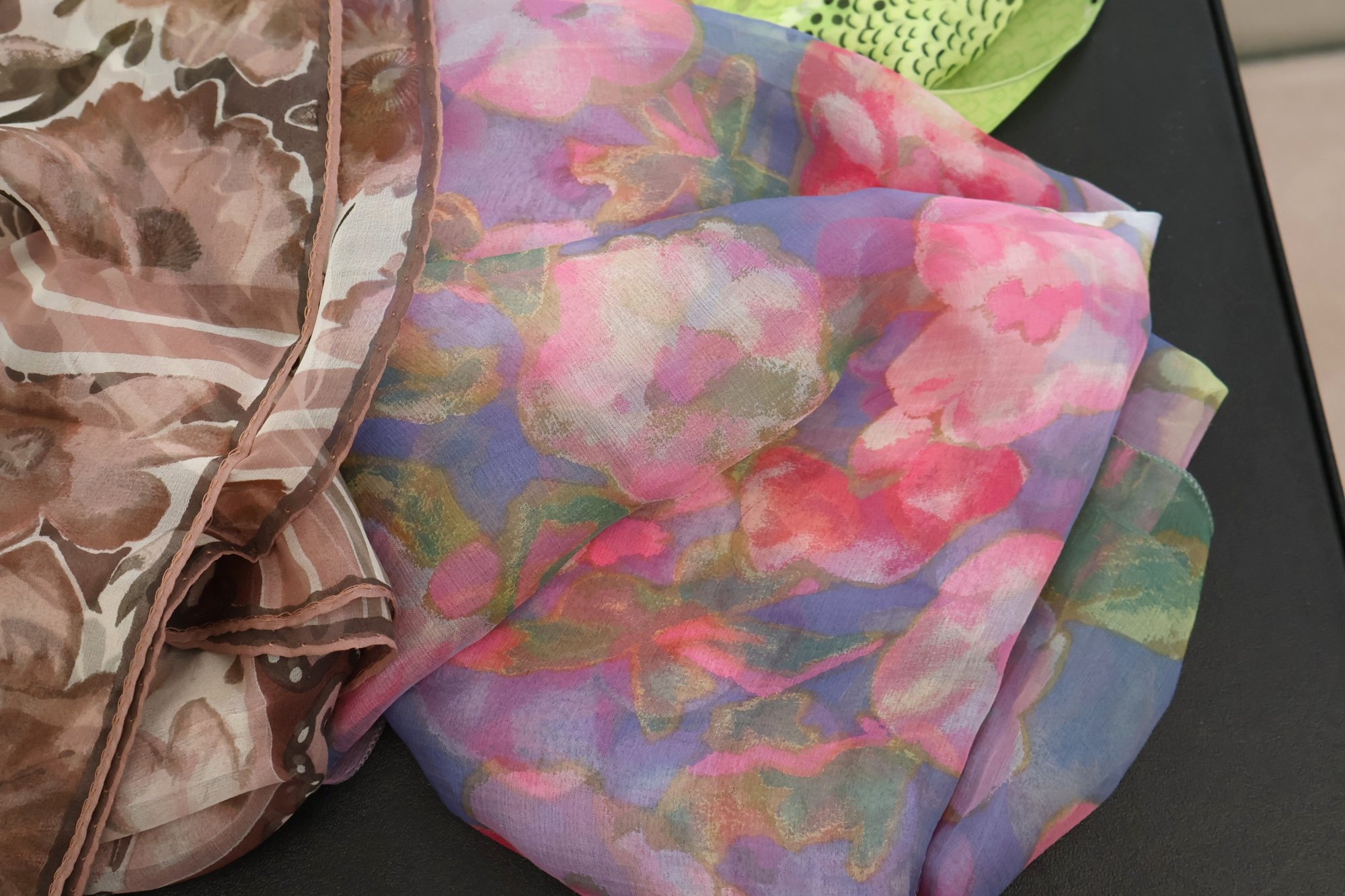 Collection Of Womens Silk Scarves #62288 | Auctionninja.com