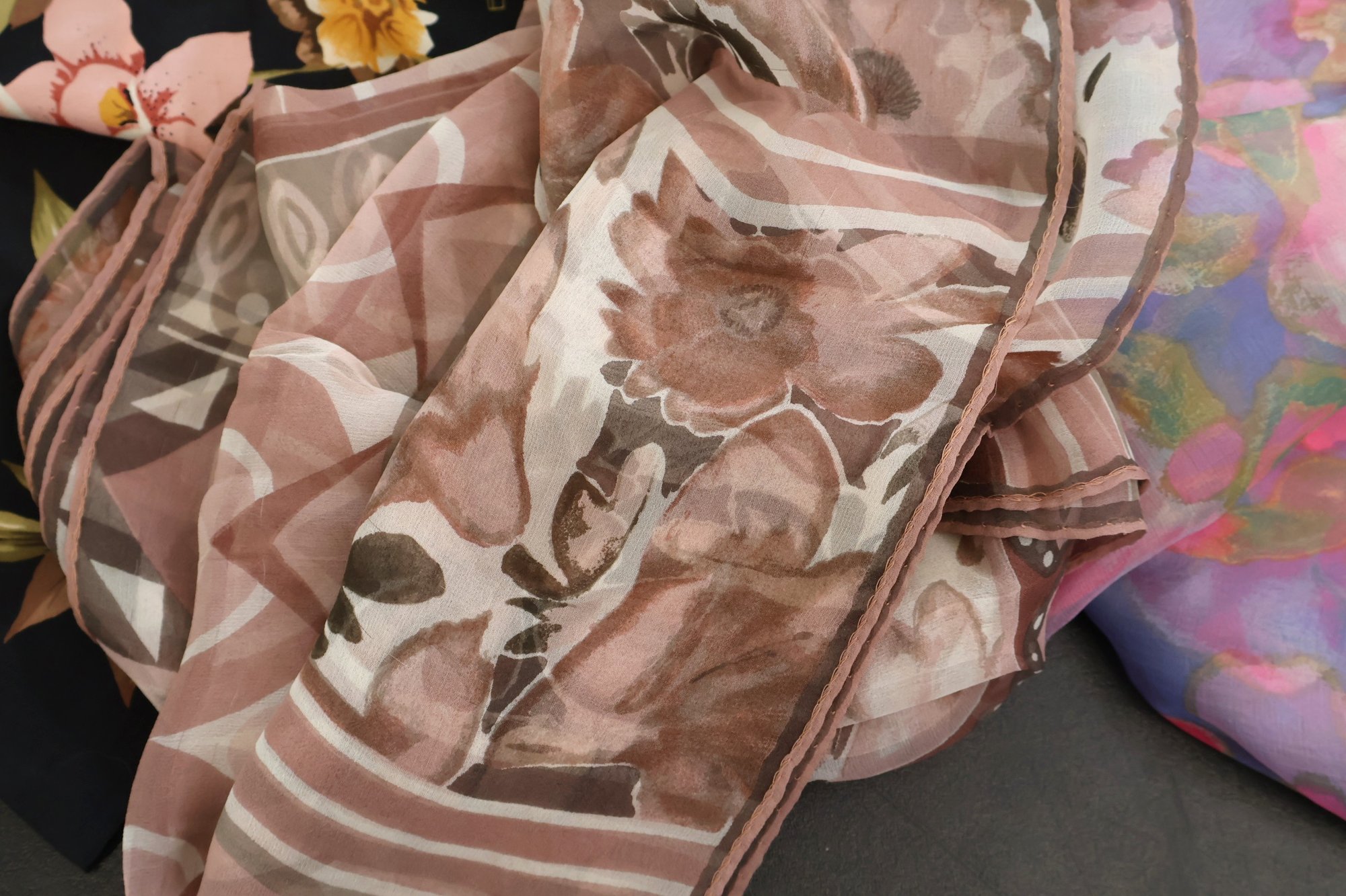 Collection Of Womens Silk Scarves #62288 | Auctionninja.com