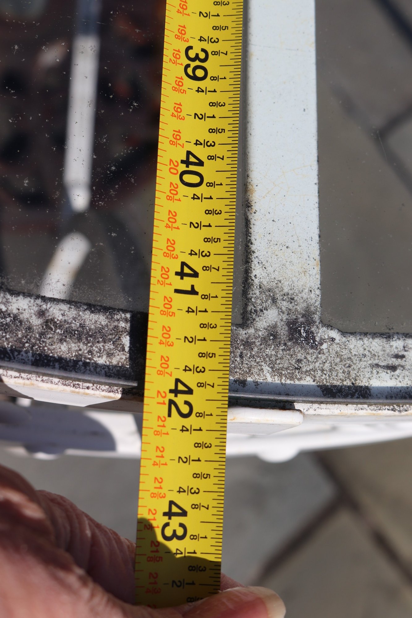 White Vintage Wrought Iron Patio Table With 6 Armchairs In Very Good ...